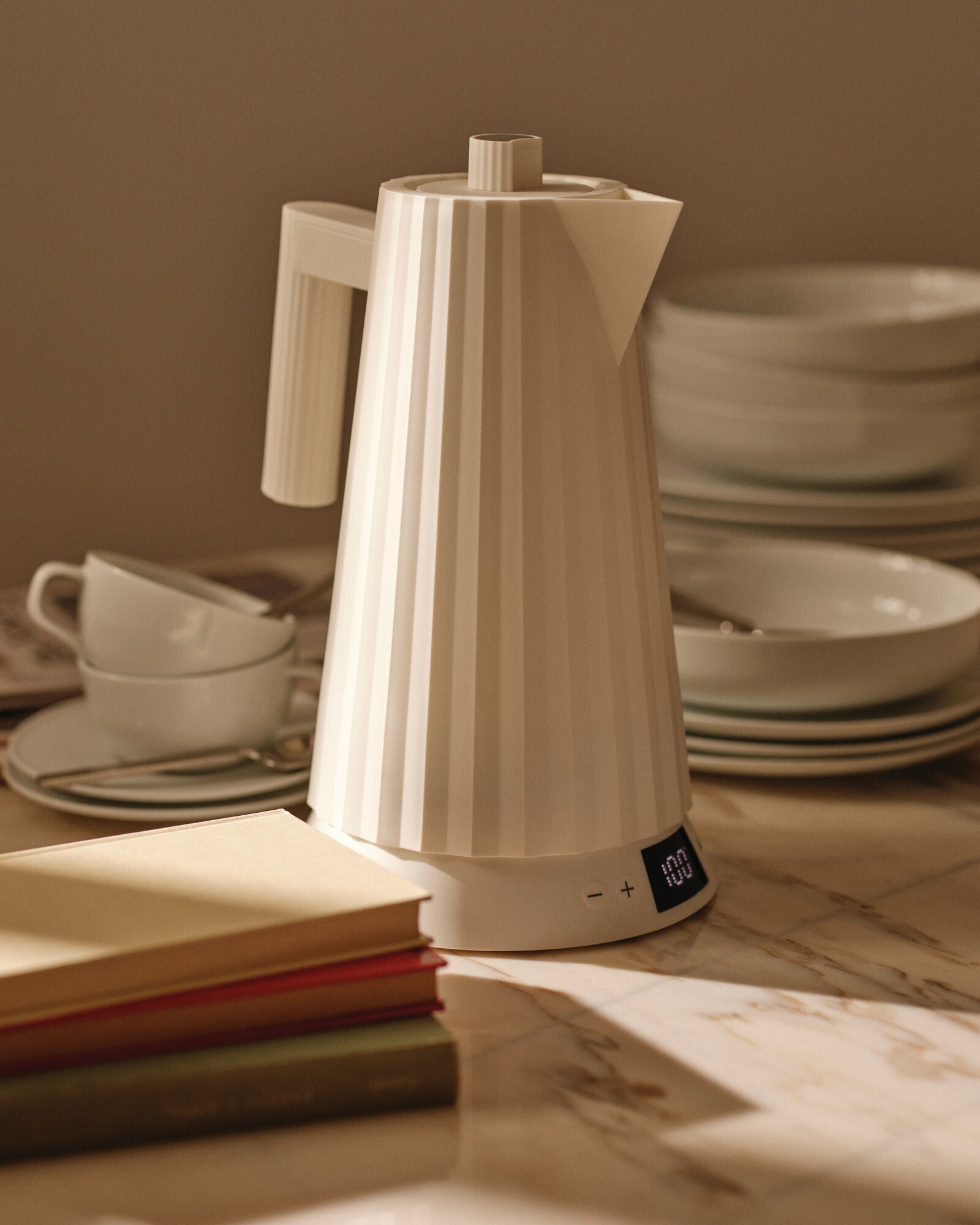 Alessi Plissé vattenkokare med temperaturkontroll, 1,7 l, vit | Finnish ...