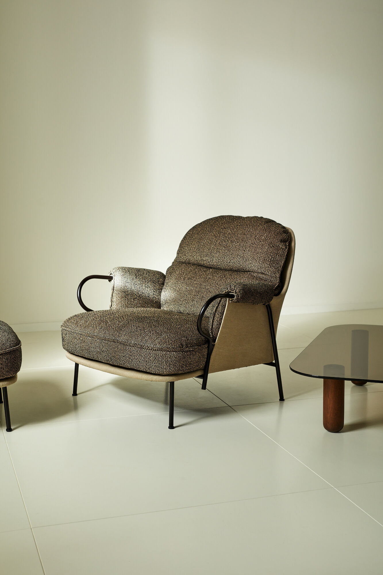 Fogia Lyra armchair, black steel - brown Kvadrat Safire 0001 | Finnish ...