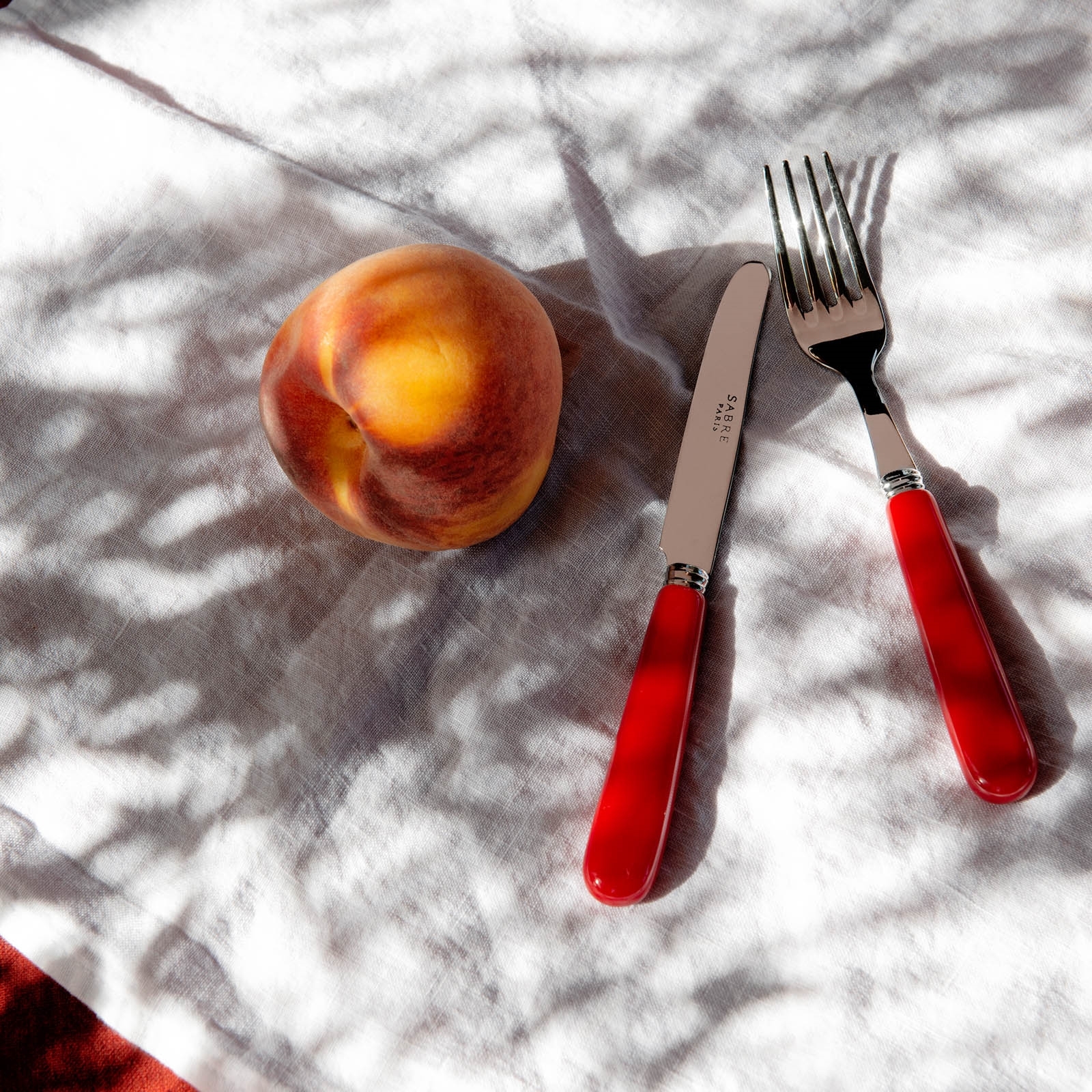 Sabre Paris Pop Unis dinner fork, burgundy | Finnish Design Shop UK