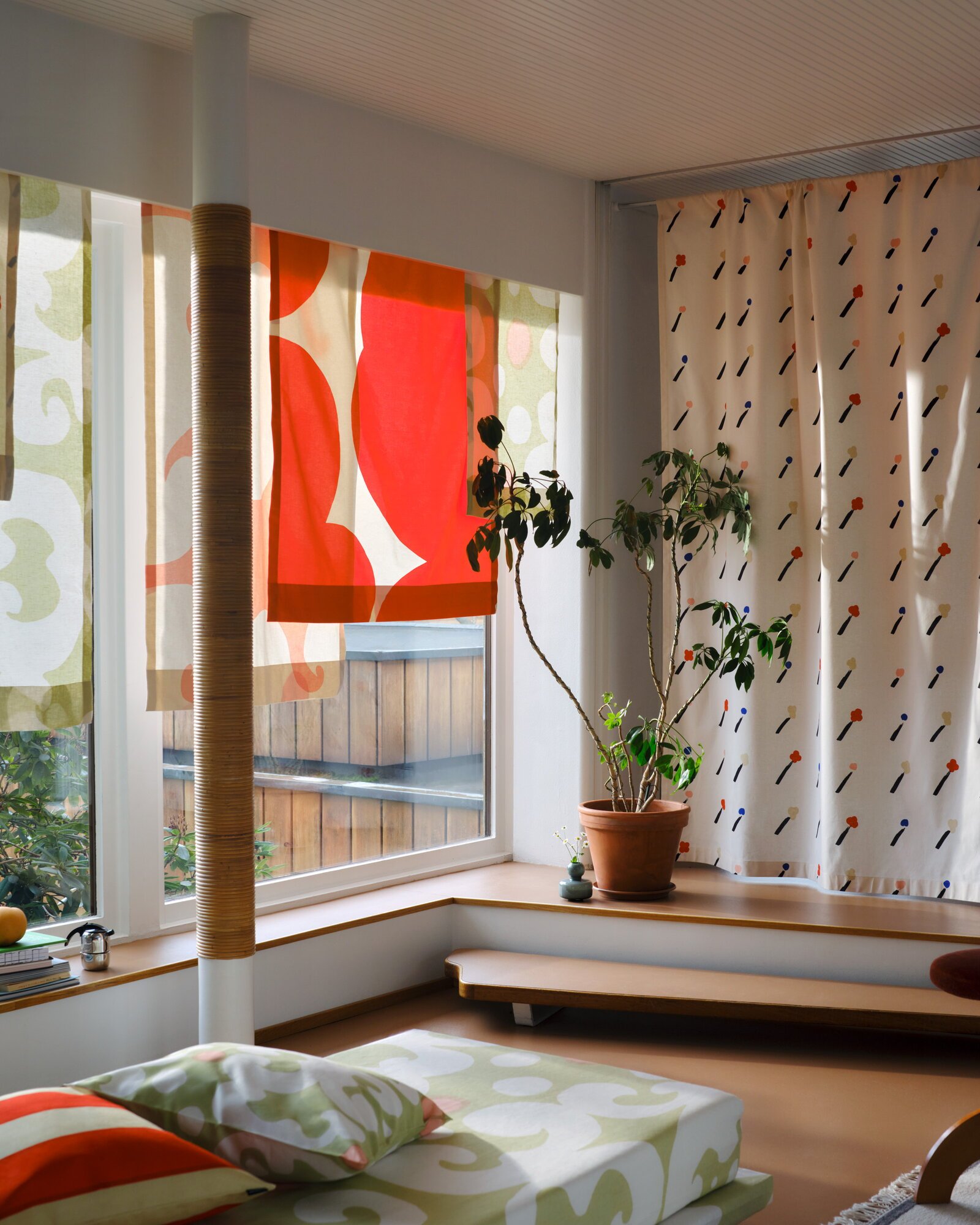 Marimekko Flower vase, charcoal | Finnish Design Shop