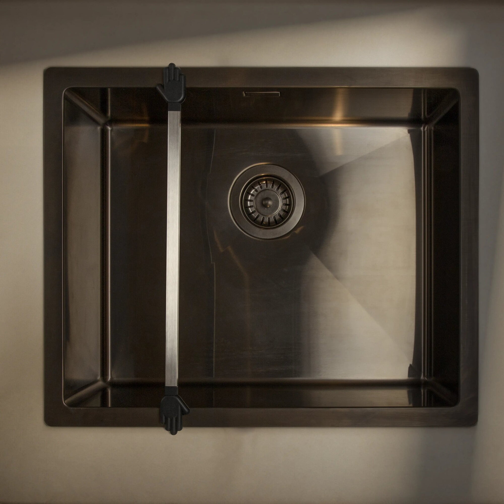 Happy Sinks Wunderbar expandable kitchen bar, black | Finnish Design Shop