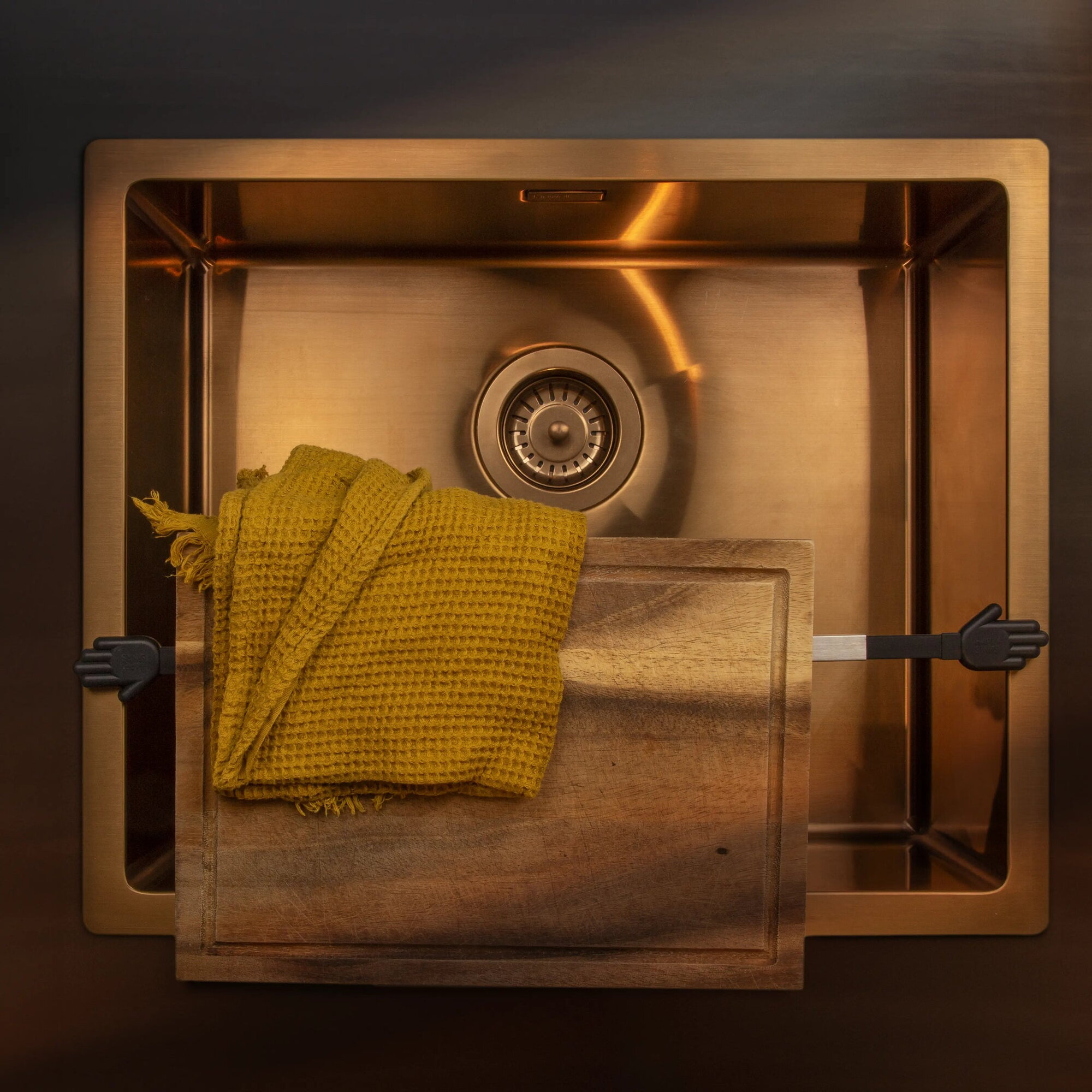 Happy Sinks Wunderbar expandable kitchen bar, black | Finnish Design Shop