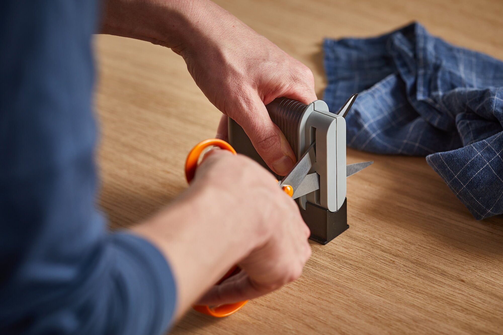 Fiskars Functional Form Clip-Sharp scissors sharpener | Finnish Design Shop