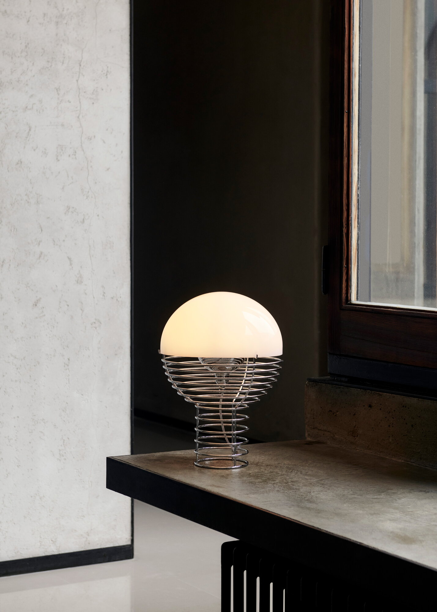 Verpan Wire table lamp, 30 cm, chrome - white | Finnish Design Shop