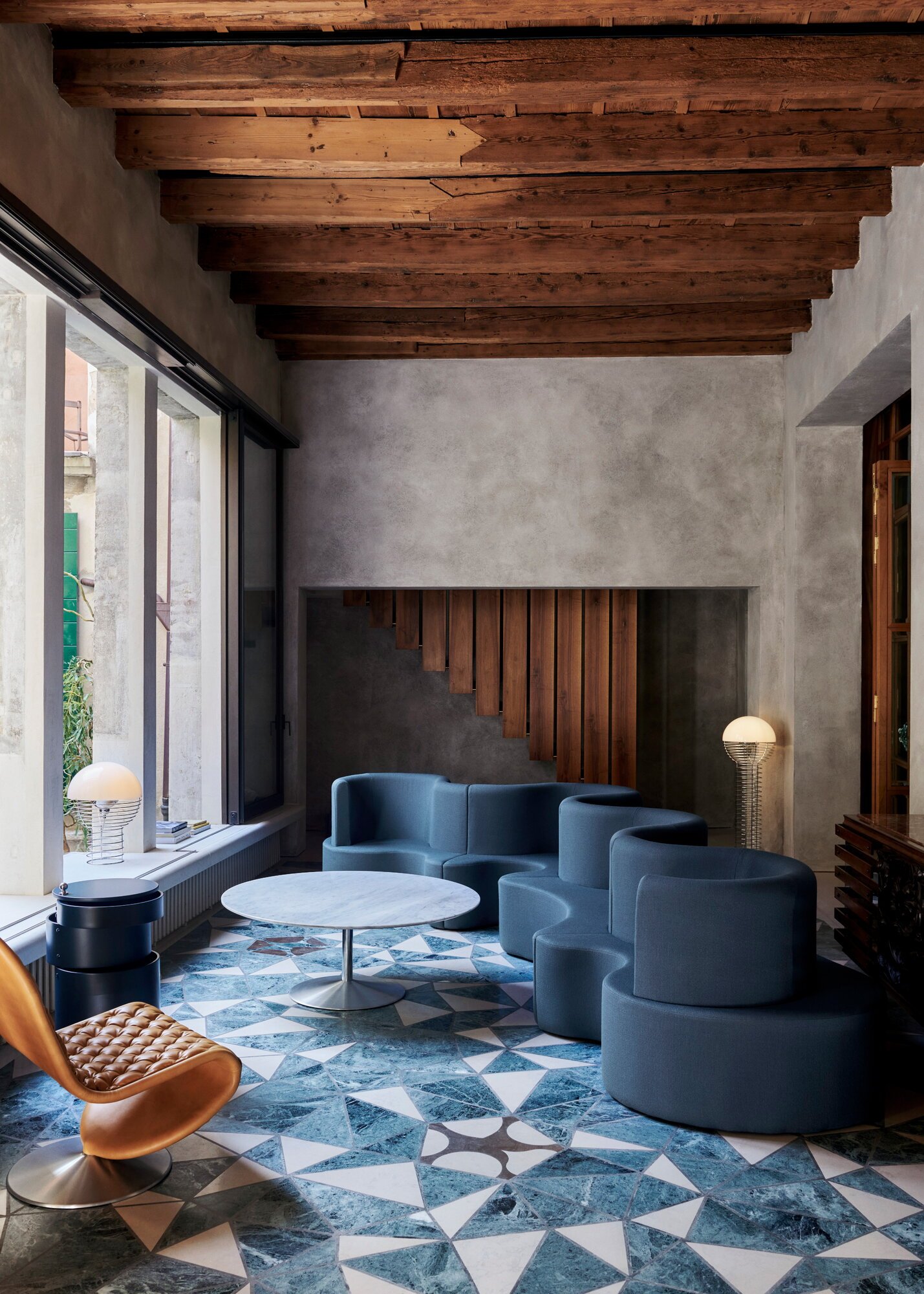 Verpan Wire table lamp, 40 cm, chrome - white | Finnish Design Shop