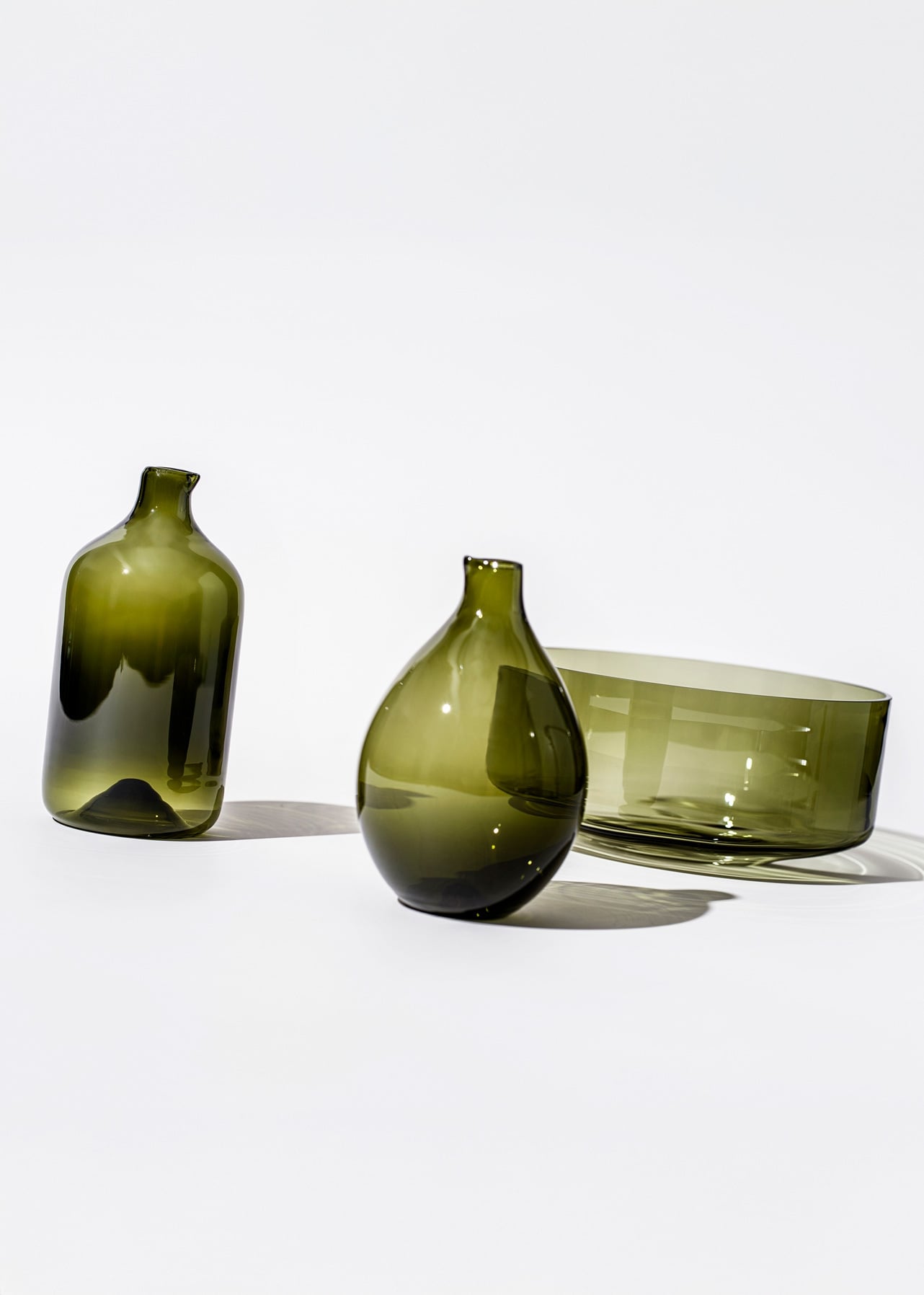 Iittala Bird bottle round, 108 x 164 mm, moss green | Finnish Design Shop