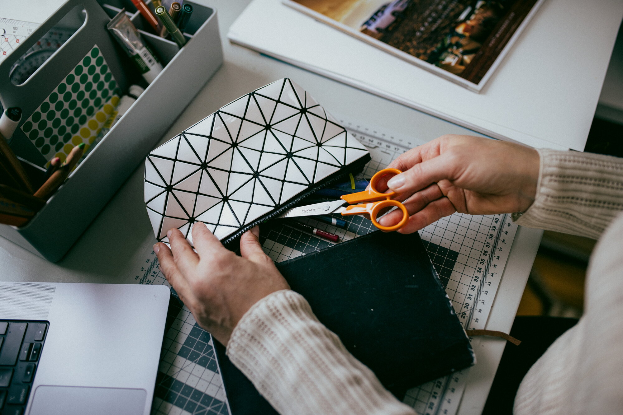 Fiskars Classic small universal scissors, 16 cm, creative | Finnish ...