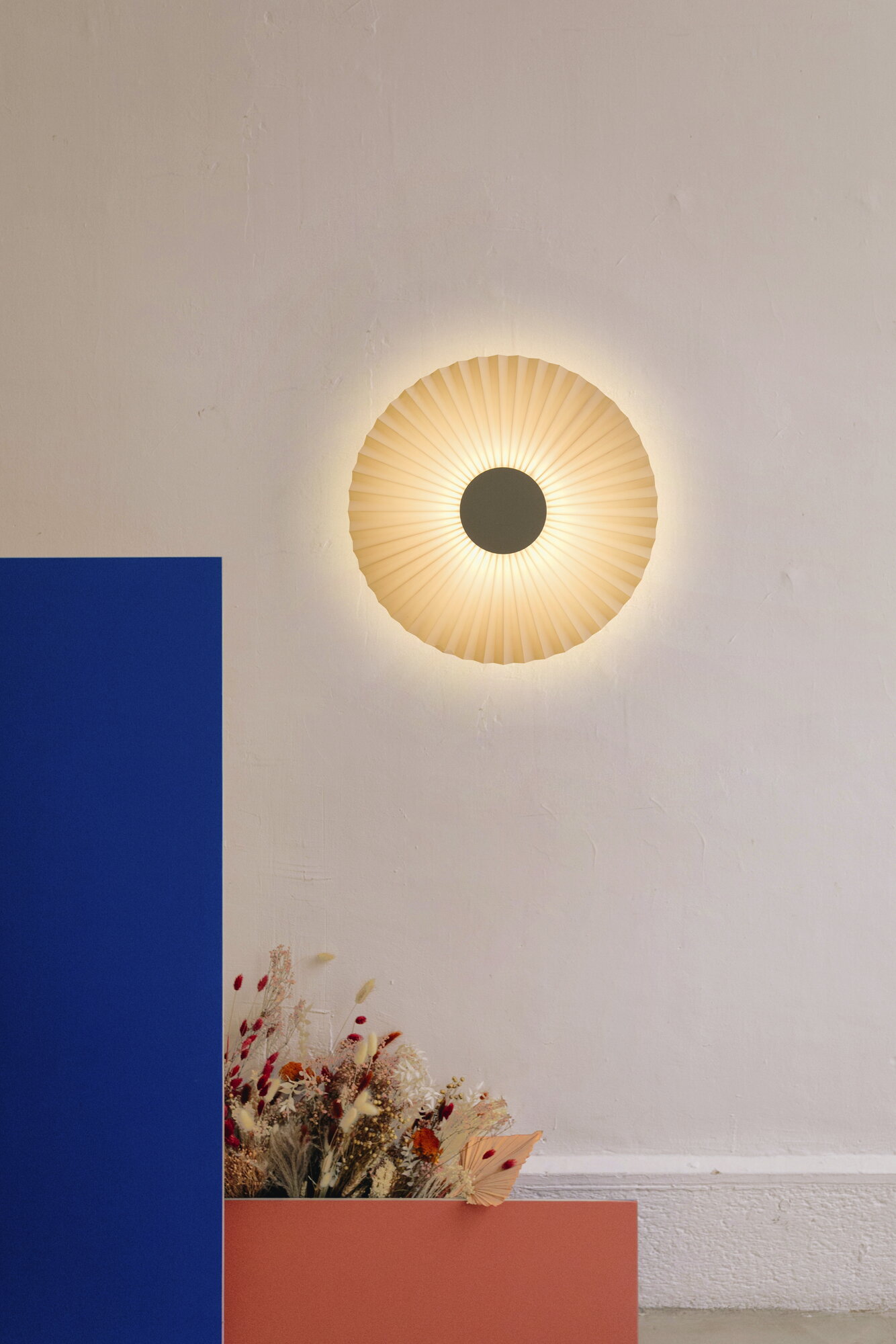 Hartô Carmen wall lamp, 2025 model, 50 cm, golden sand | Finnish Design ...