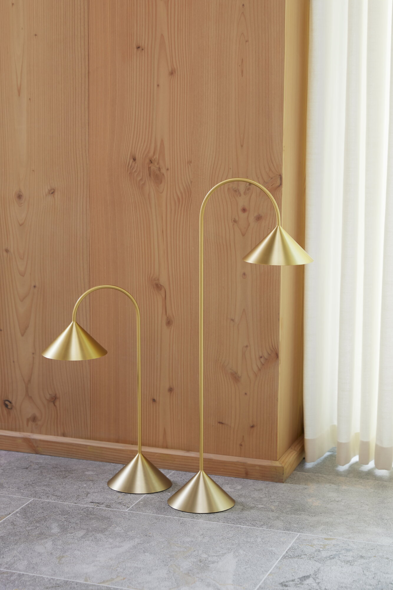 Frandsen Grasp Portable table lamp, 47 cm, brass | Finnish Design Shop