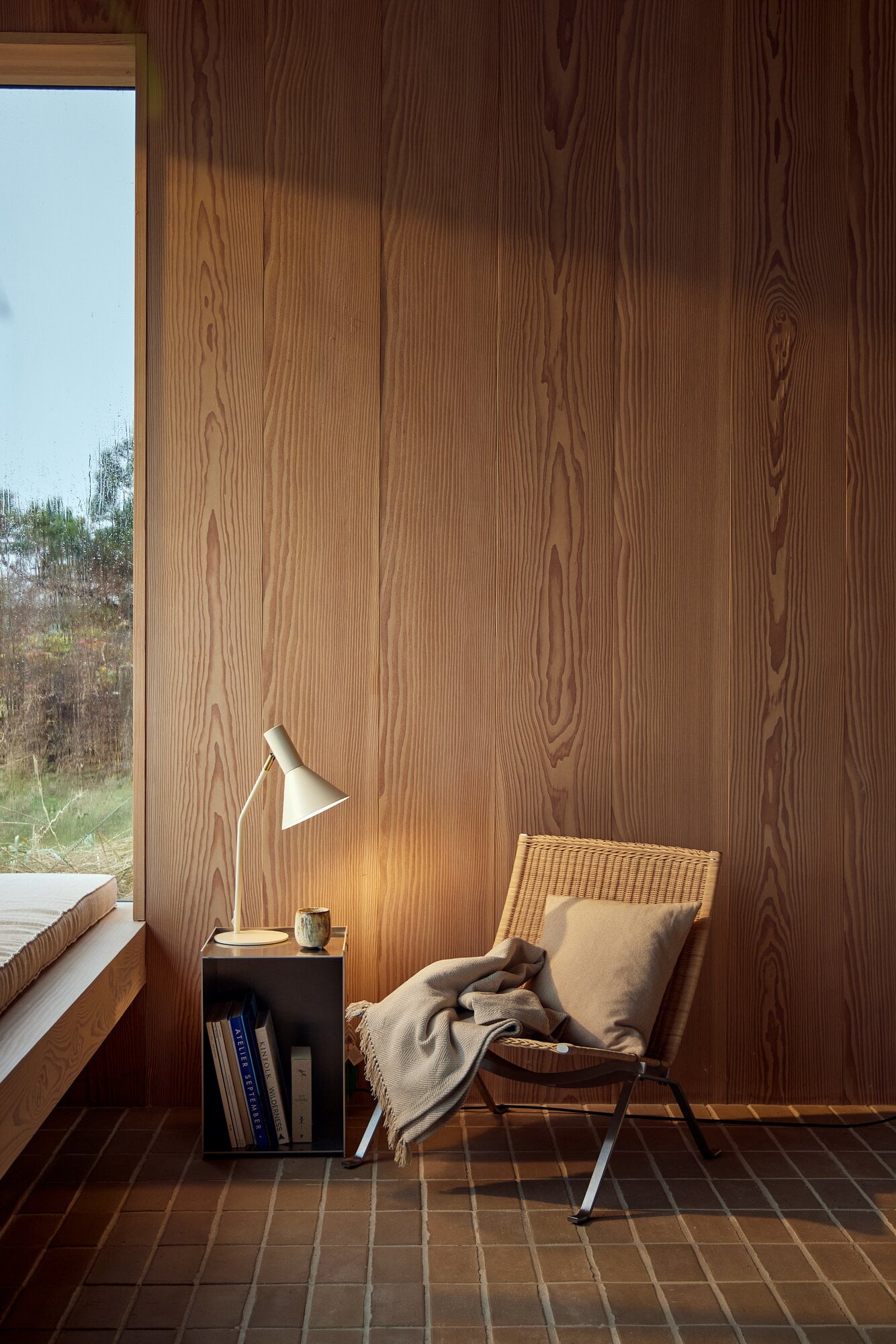 Frandsen Lyss table lamp, vanilla | Finnish Design Shop