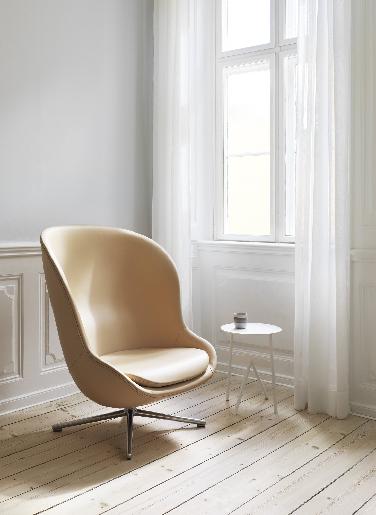 Normann Copenhagen Hyg lounge chair, high, swivel and tilt, aluminium ...
