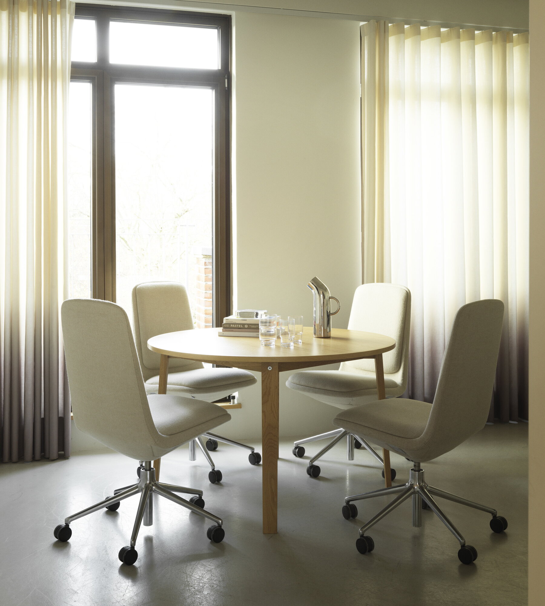 Normann Copenhagen Off chair with 5 wheels, armrests, alu. - brown ...