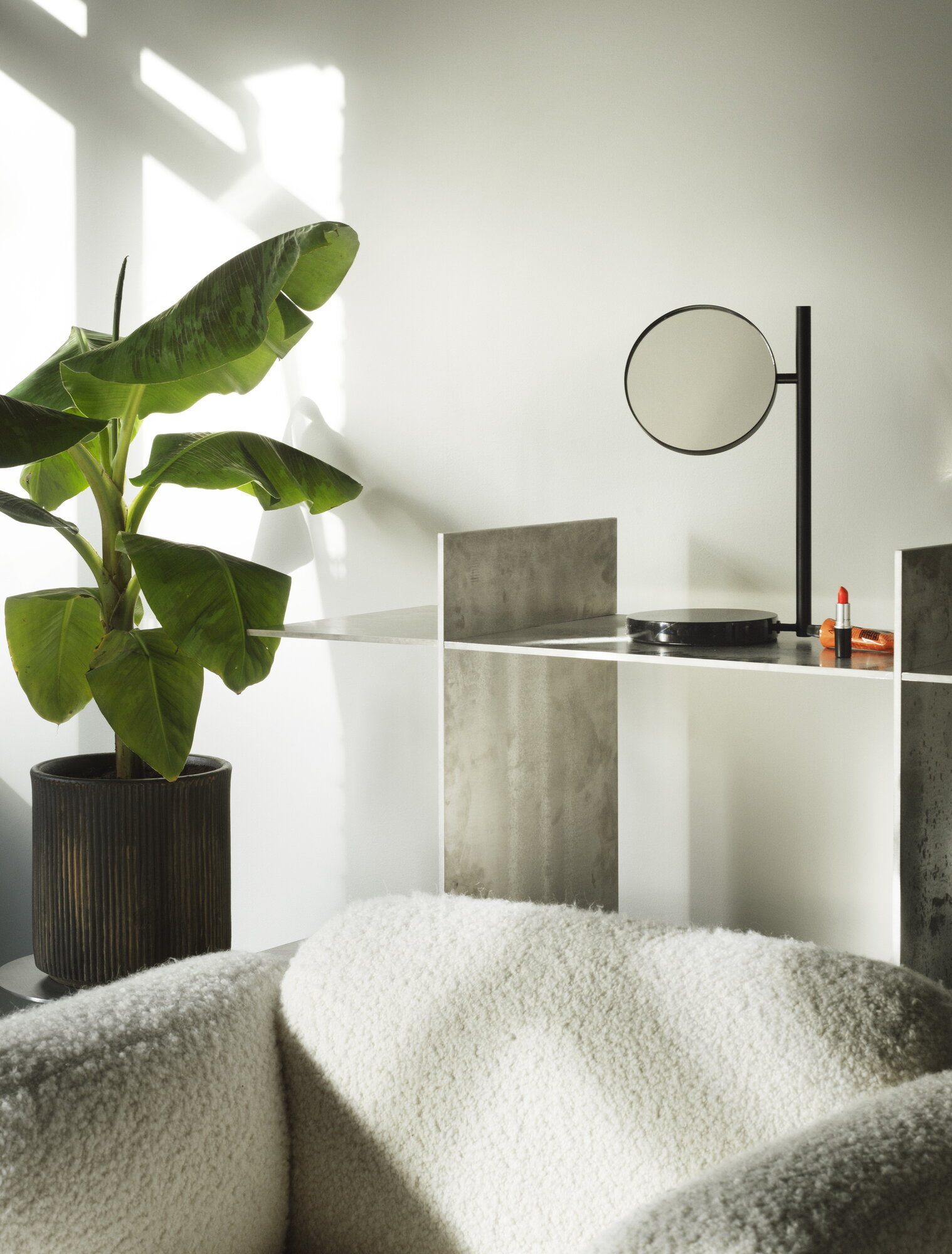 Normann Copenhagen Pose table mirror, black | Finnish Design Shop