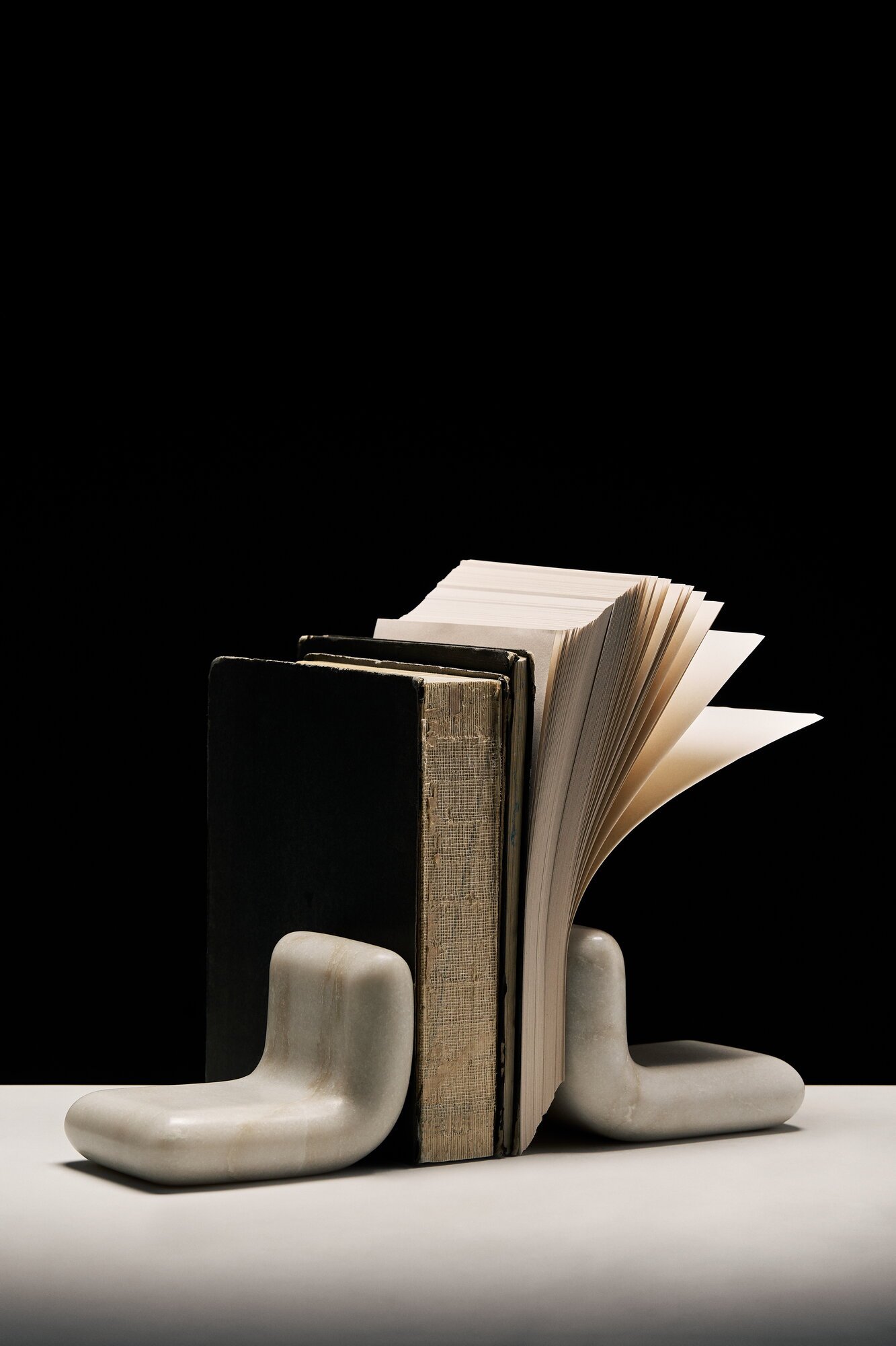Tom Dixon Stone bookends, 2 pcs, white | Finnish Design Shop NL