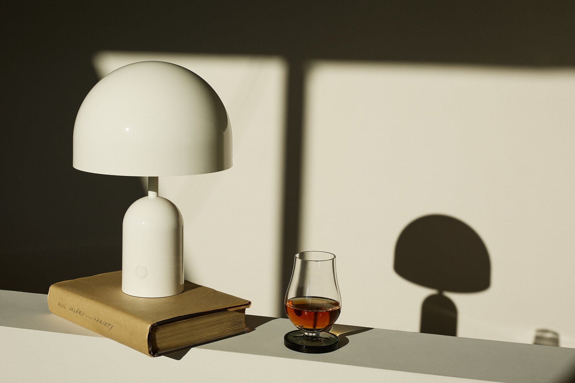 Tom Dixon Bell portable LED table lamp, white | Finnish Design Shop NL
