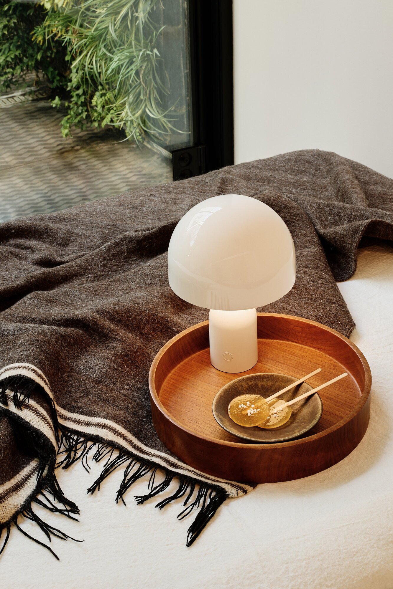 Tom Dixon Bell portable LED table lamp, white | Finnish Design Shop NL