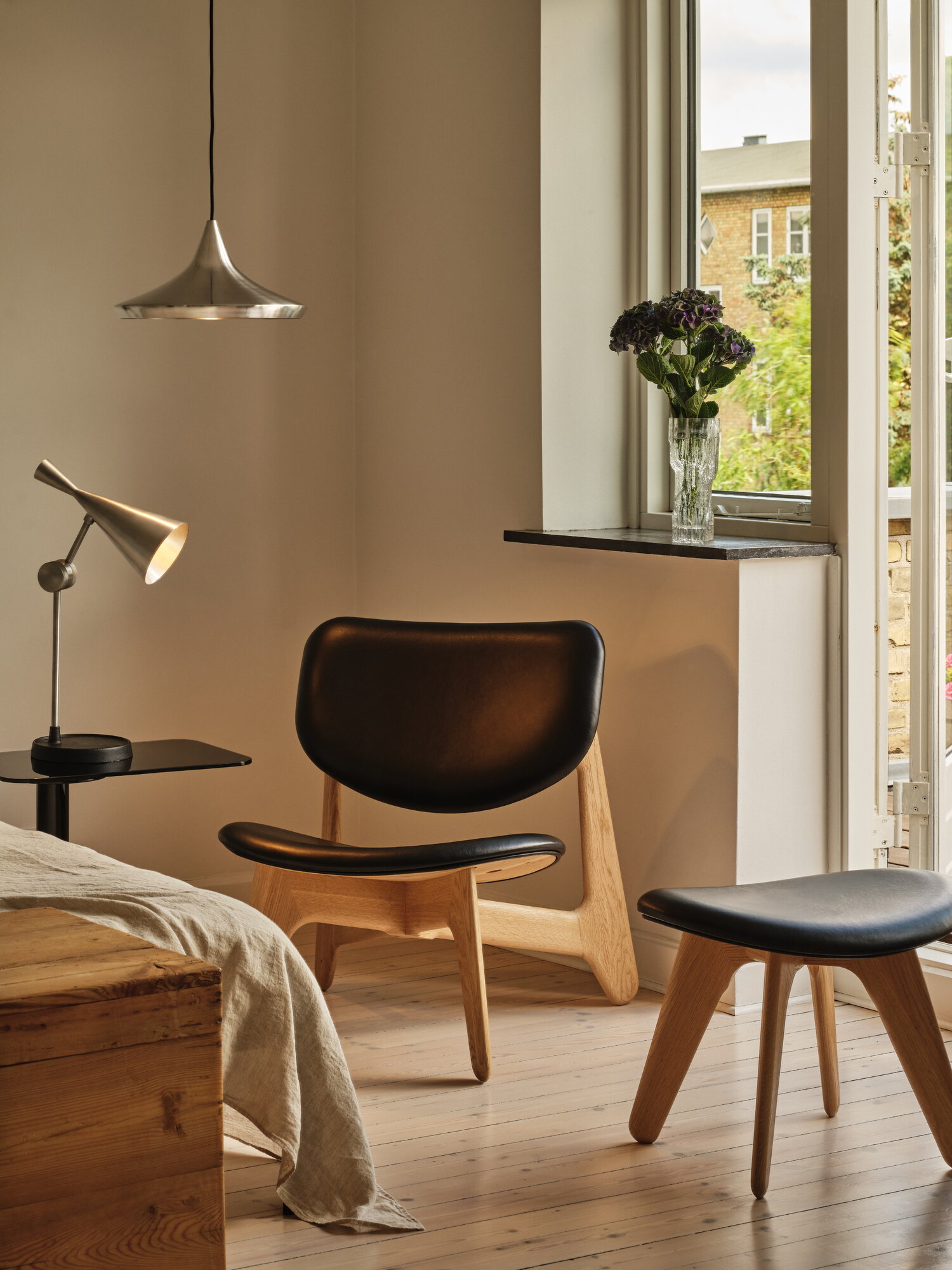 Tom Dixon Unbeaten pöytävalaisin, LED, alumiini | Finnish Design Shop