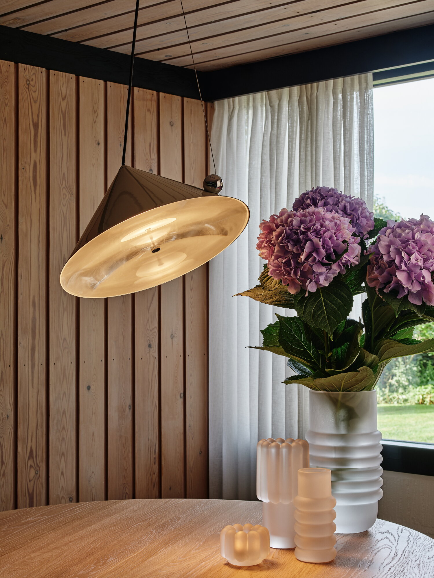 Tom Dixon Slab table, round, 120 cm, lacquered oak | Finnish Design Shop