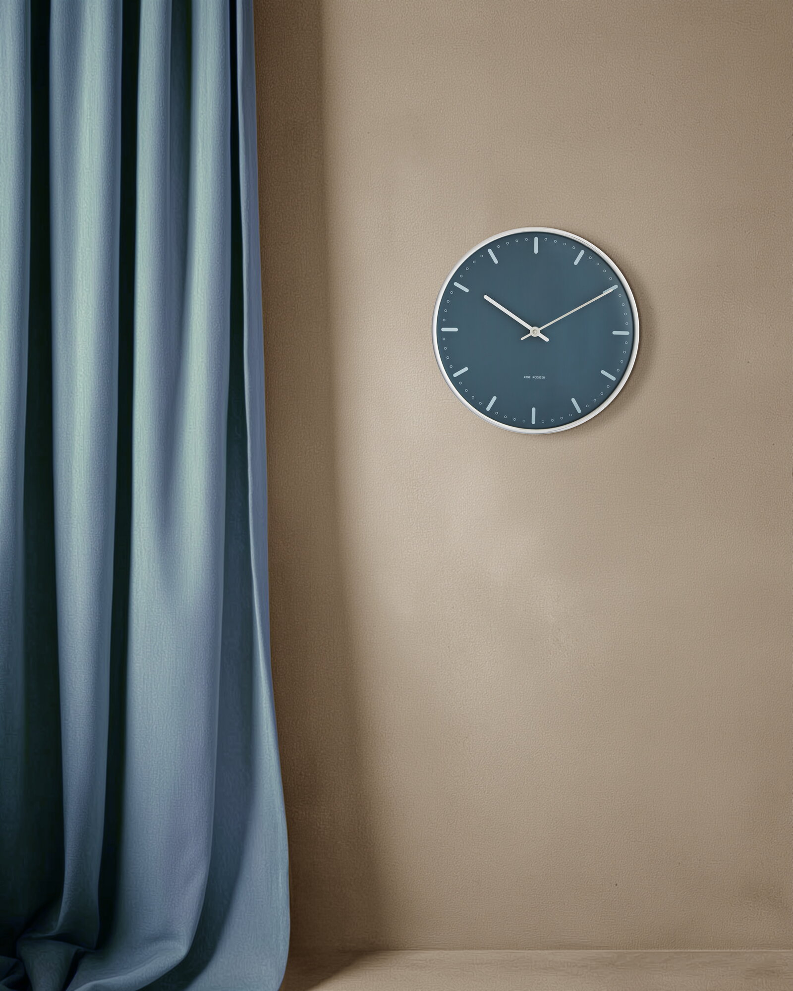 Arne Jacobsen AJ City Hall wall clock, 21 cm, blue | Finnish Design Shop