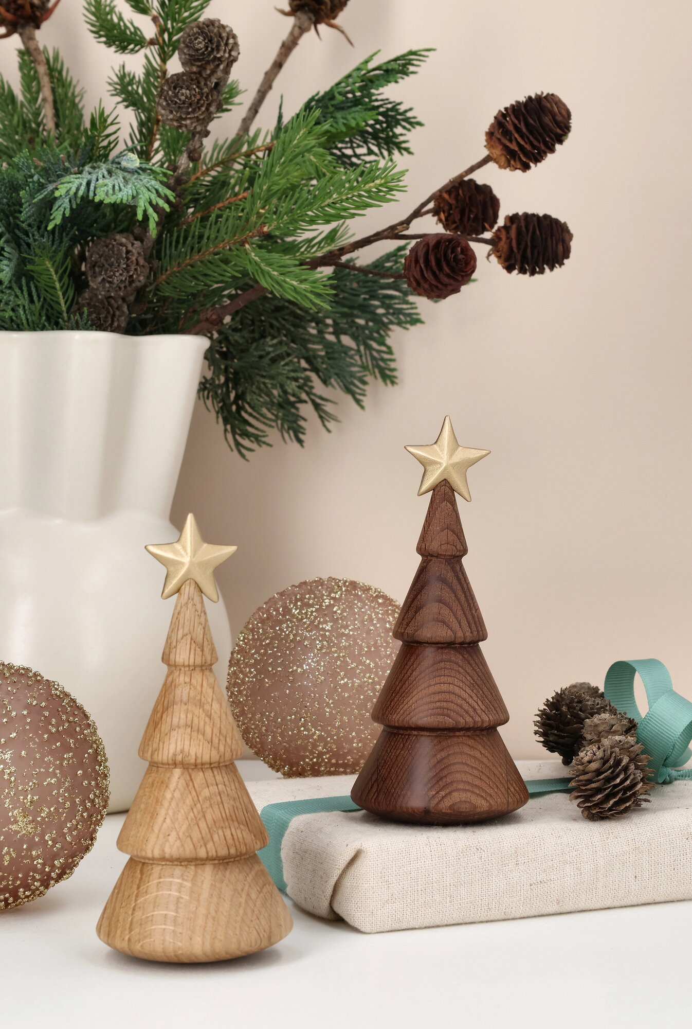 Spring Copenhagen The Christmas Tree figurine, oak - gold star ...