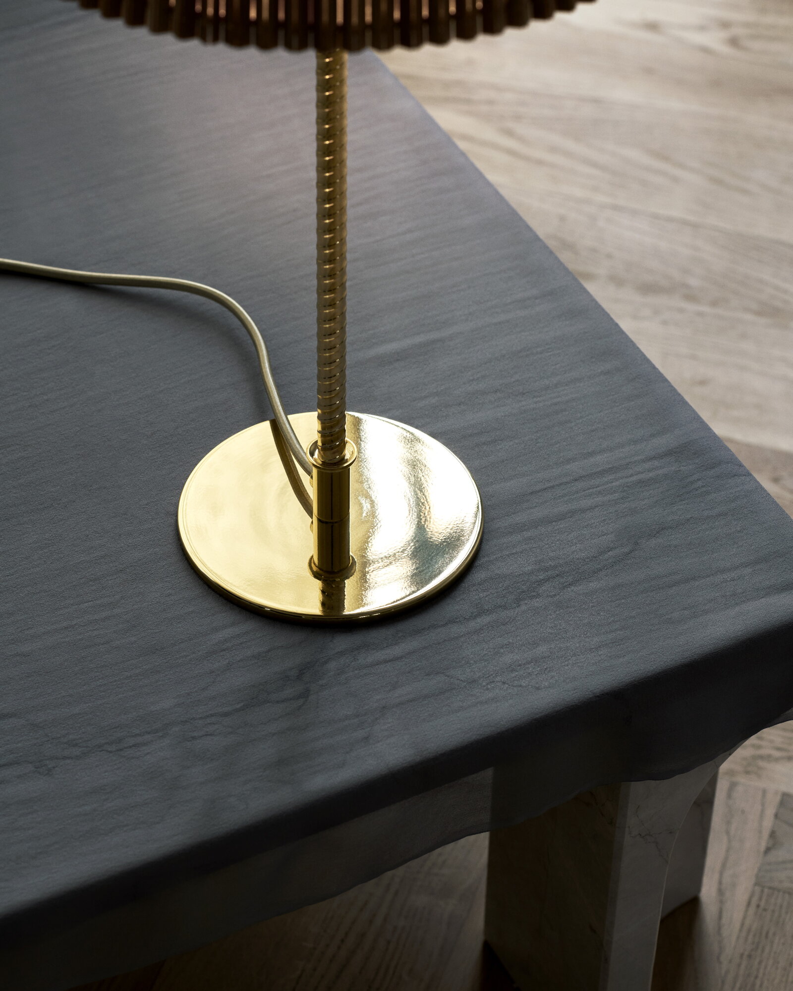 GUBI Tynell 9205 table lamp, brass - bamboo | Finnish Design Shop