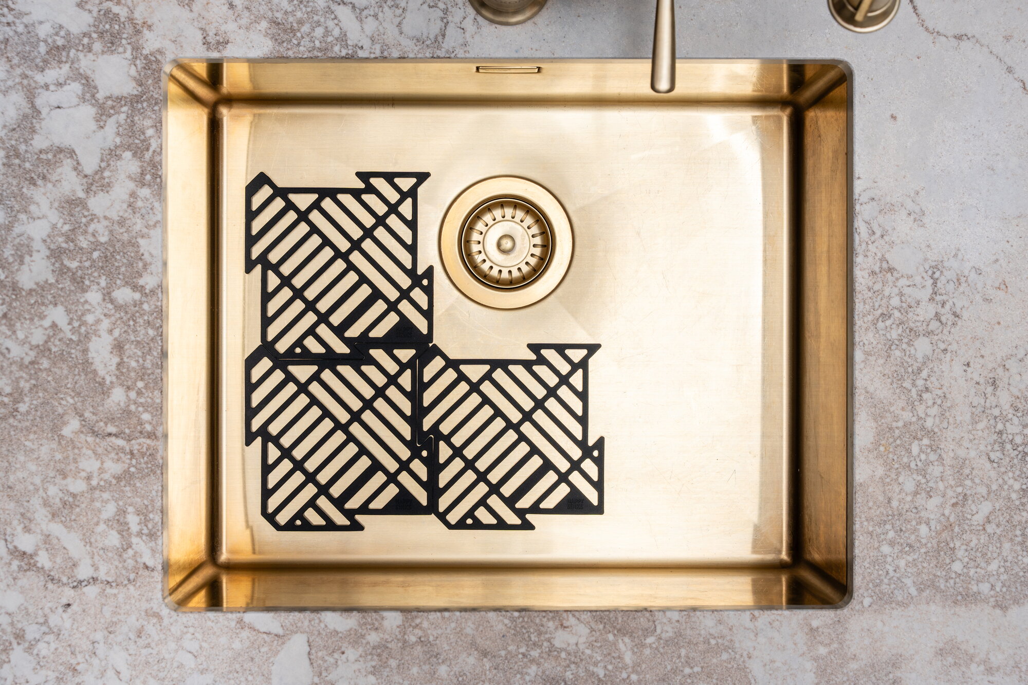 Happy Sinks Puzzle sink mat, 4 pcs, black | Finnish Design Shop