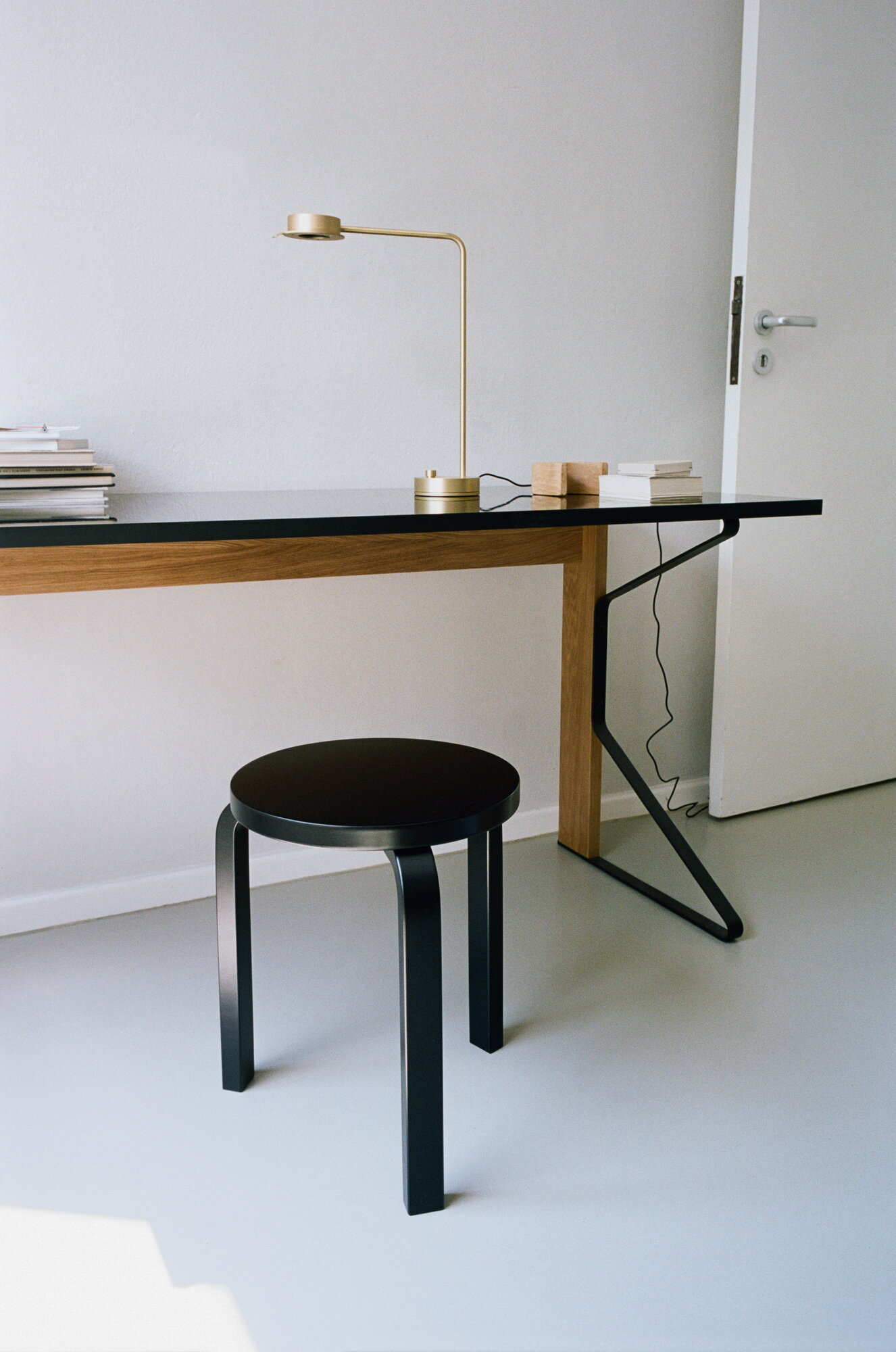 Artek Kaari desk REB 005, black laminate - black oak | Finnish Design Shop