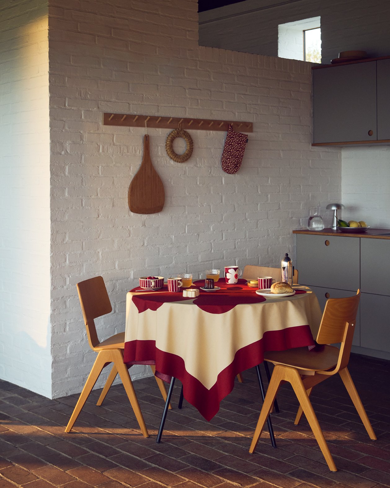 Marimekko Oiva - Bol Piccolo avec poignées, 5dl, grès - bordeaux | Finnish Design Shop