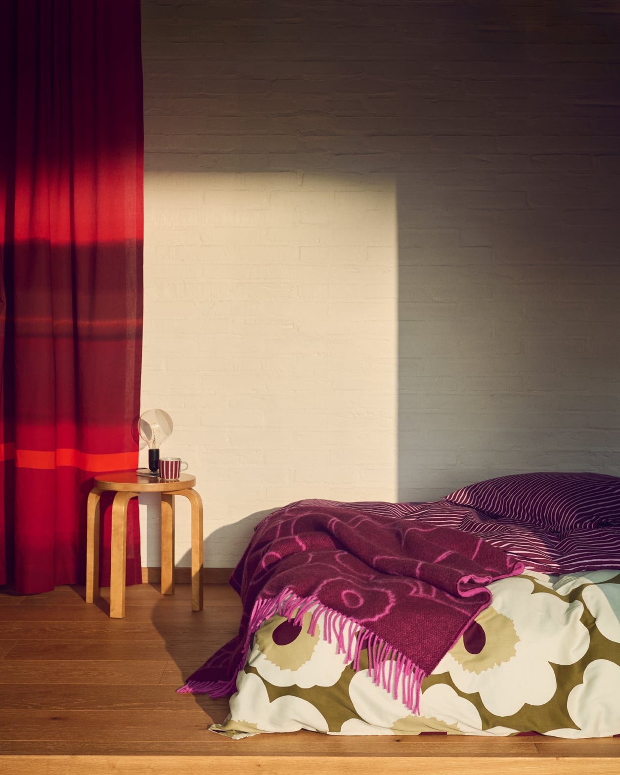 Marimekko Piirto Unikko plaid, 130 x 170 cm, bordeaux - fuchsia ...