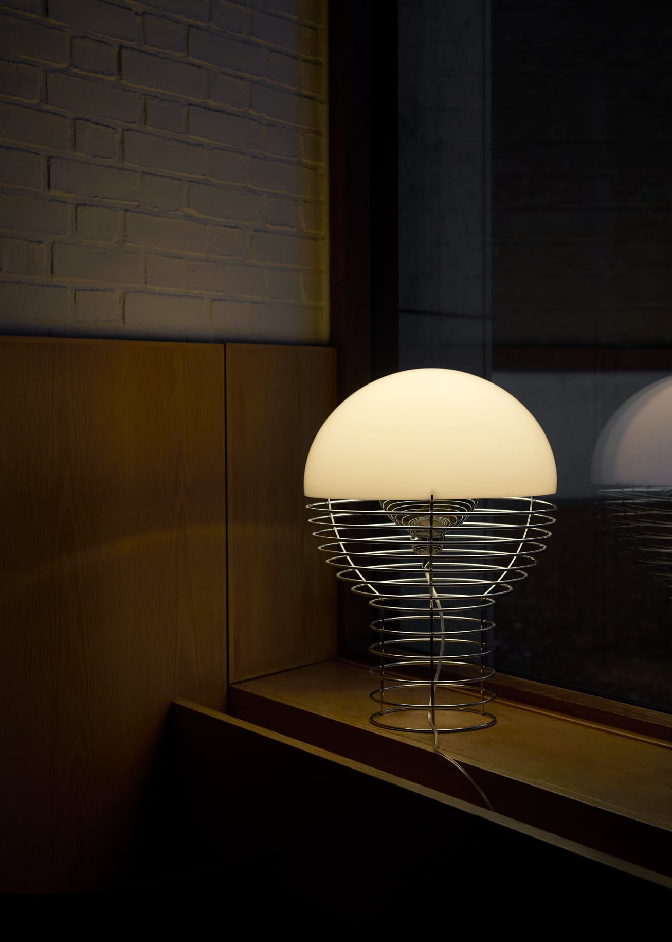 Verpan Wire table lamp, 30 cm, chrome - white | Finnish Design Shop