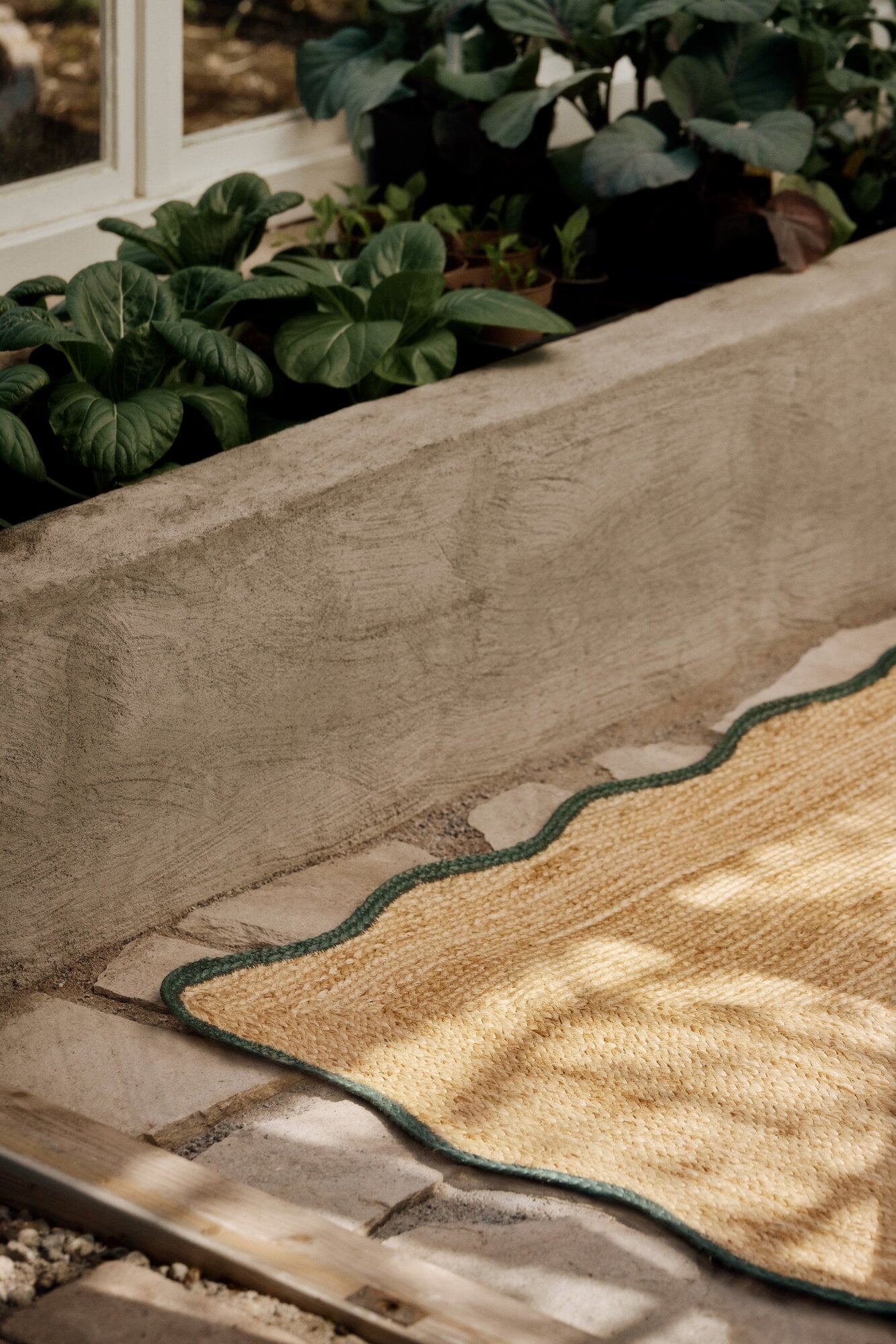 LAYERED Scallop jute rug, dark green | Finnish Design Shop