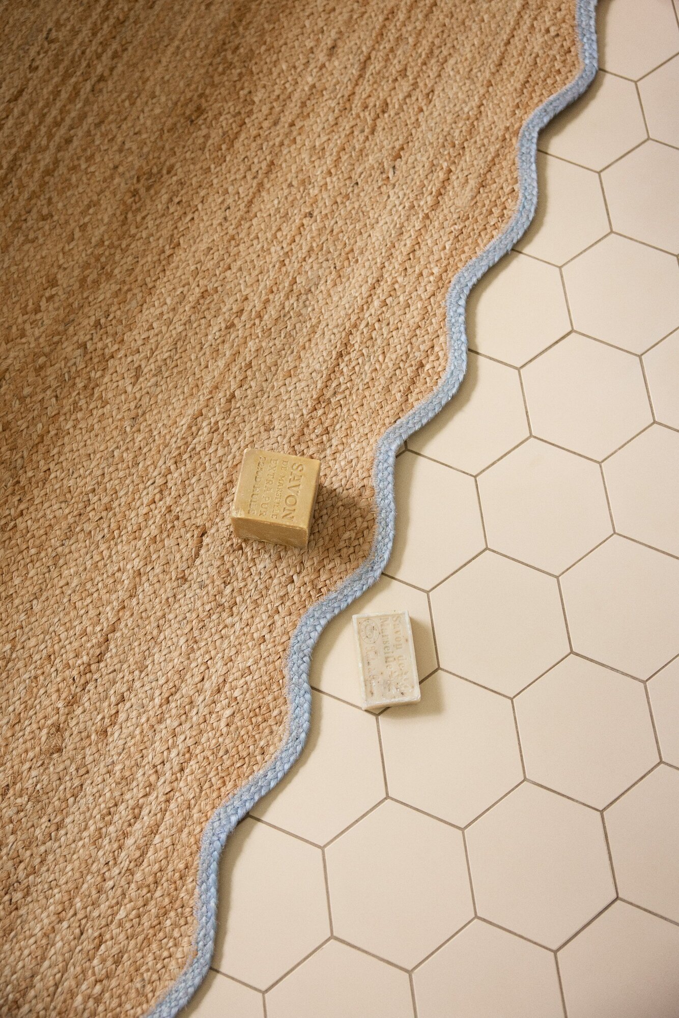 LAYERED Scallop Jute rug, 75 x 240 cm, misty blue | Finnish Design Shop