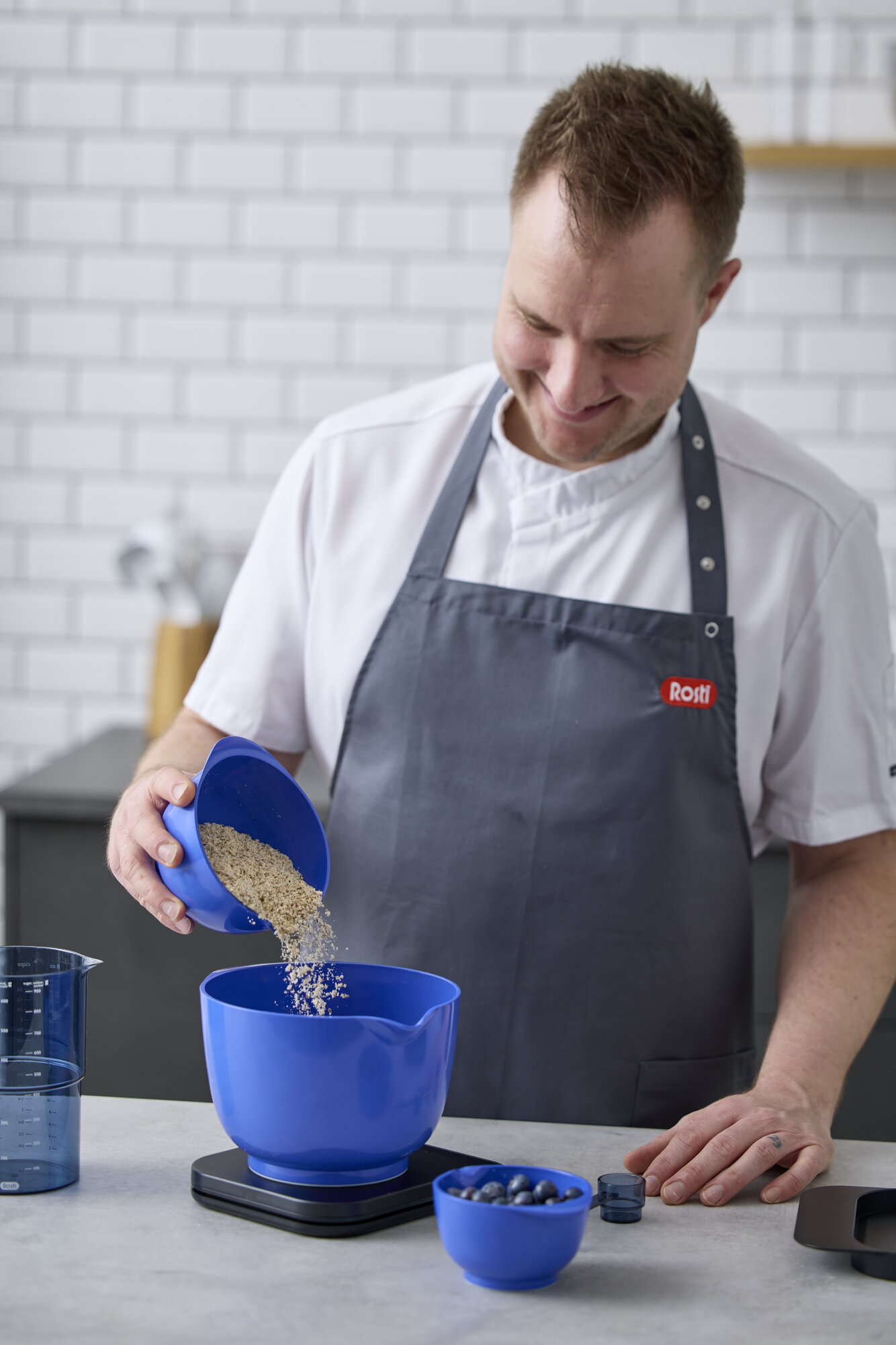 Rosti Margrethe mixing bowl 3 L, electric blue | Finnish Design Shop