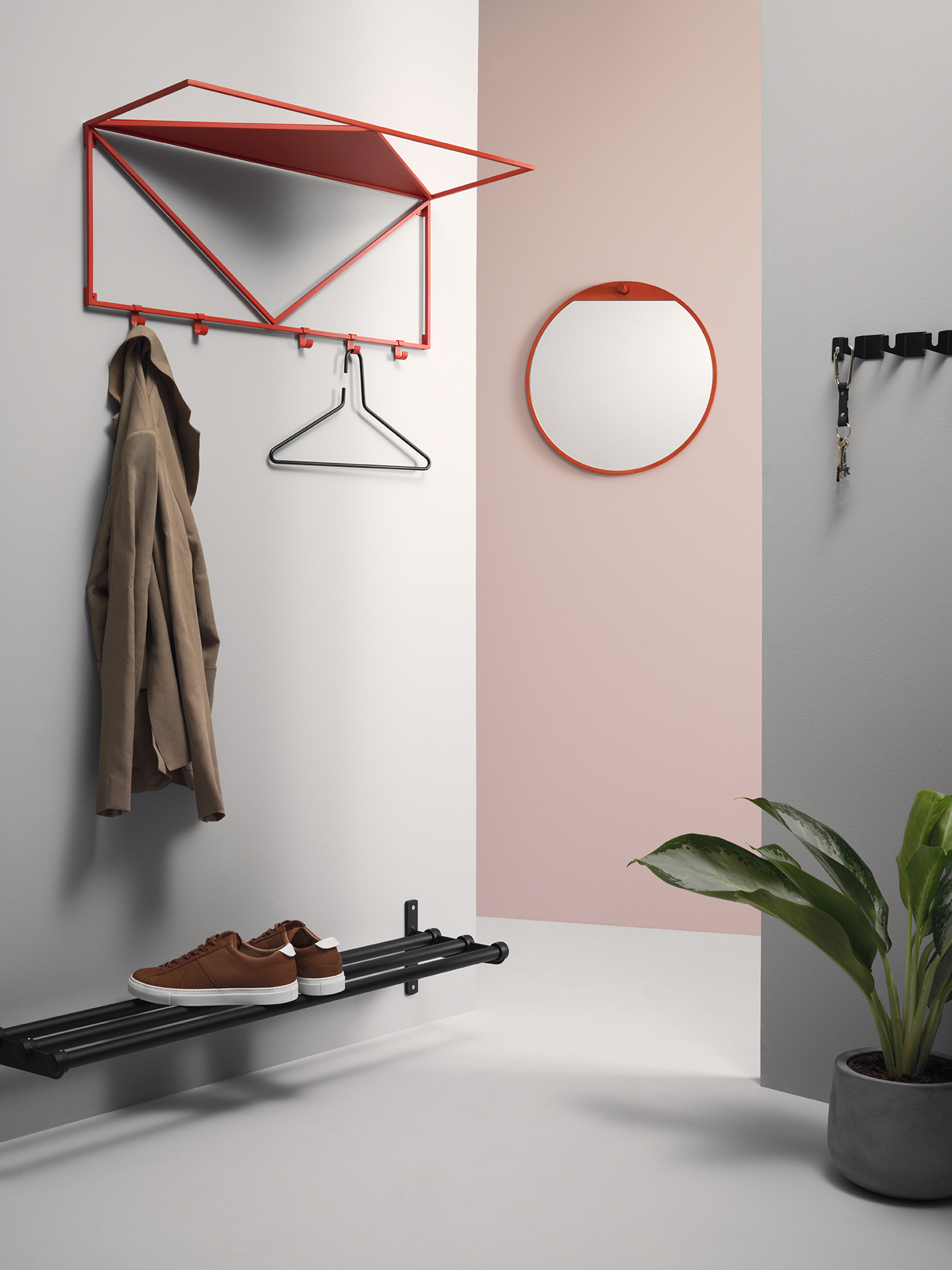 Essem Design Triangel hanger, set of 3, black | Finnish Design Shop
