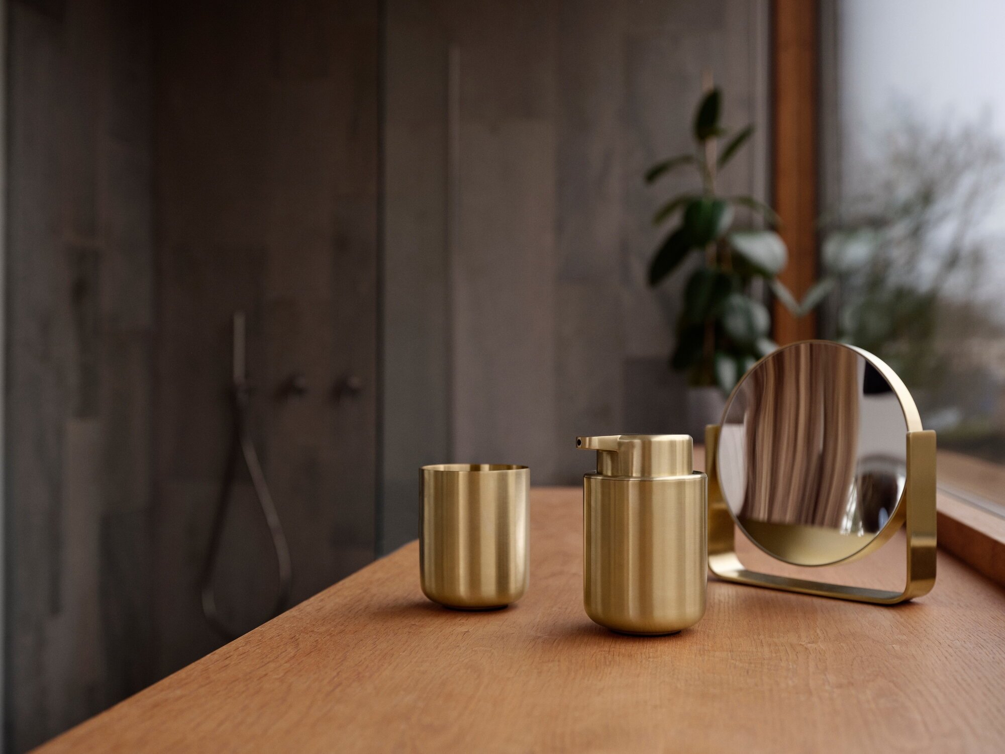 Zone Denmark Ume toothbrush mug, brass | Finnish Design Shop