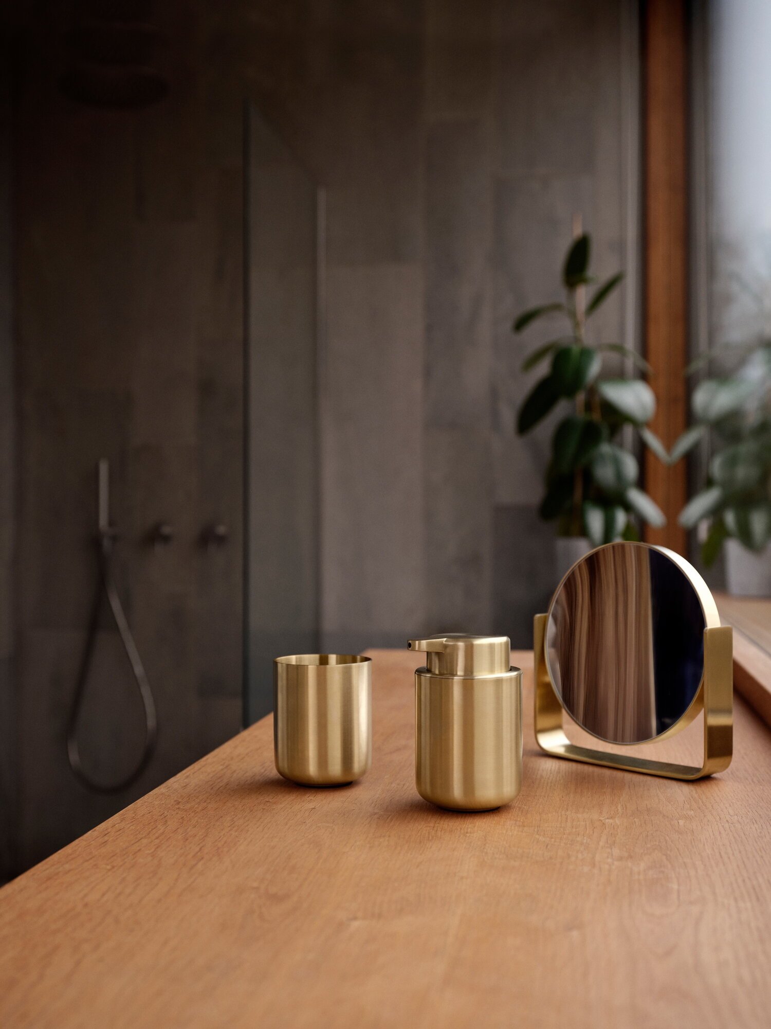Zone Denmark Ume toothbrush mug, brass | Finnish Design Shop