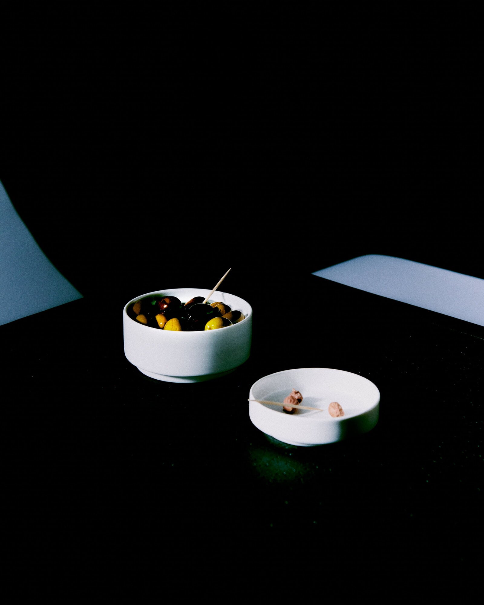Service Projects Olive bowl, white | Finnish Design Shop