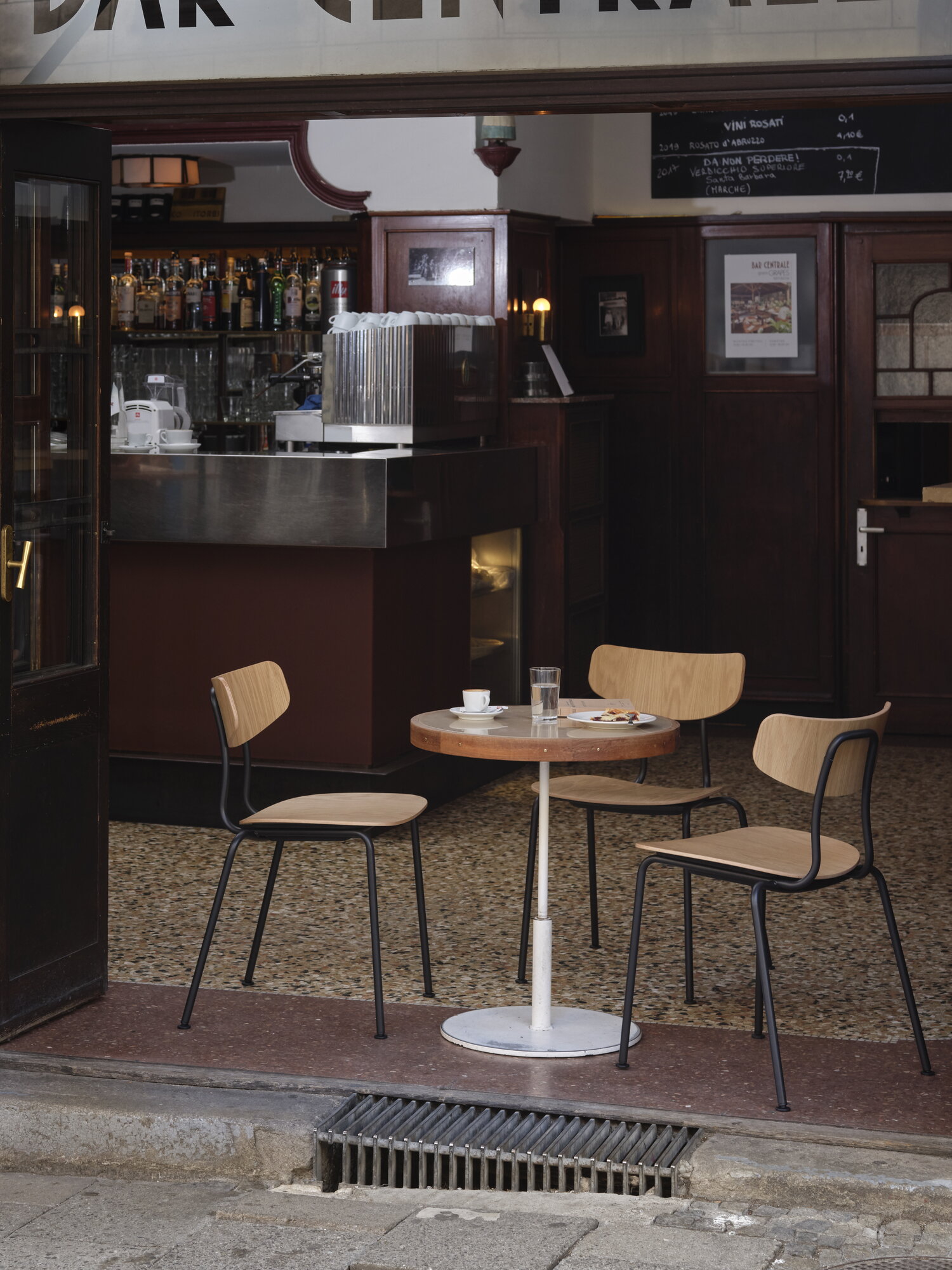 Vitra Moca chair, natural oak - basic dark | Finnish Design Shop