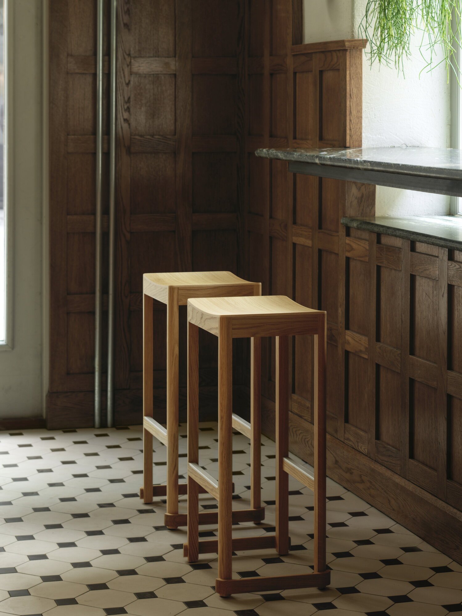 Artek Atelier bar stool, 75 cm, lacquered oak | Finnish Design Shop