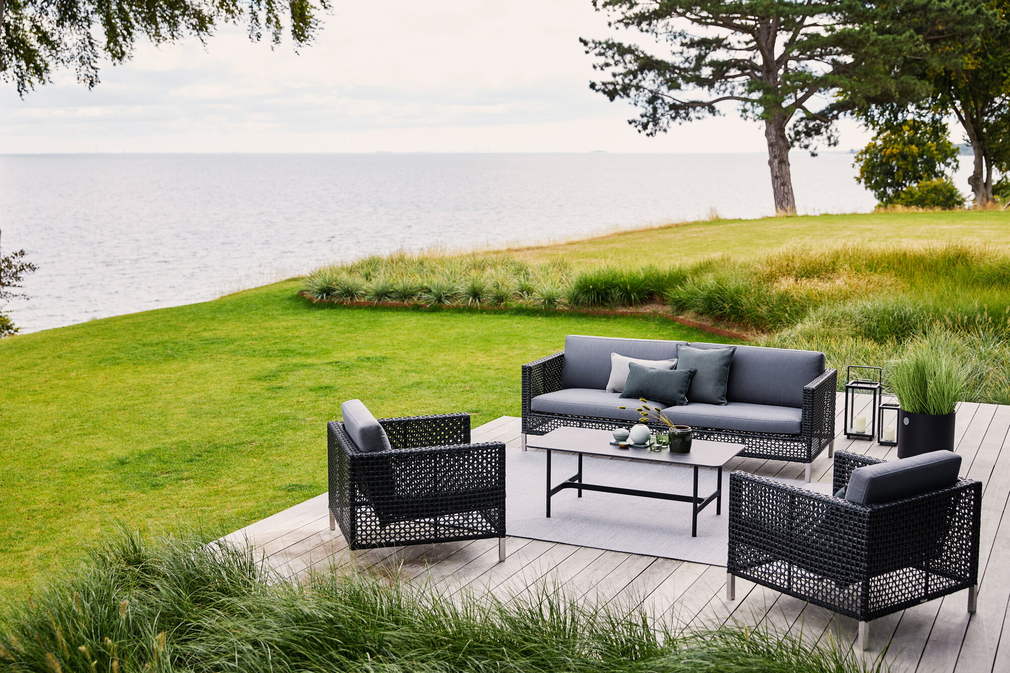 Cane-line Twist coffee table, 120 x 60 cm, lava grey - fossil black | Finnish Design Shop