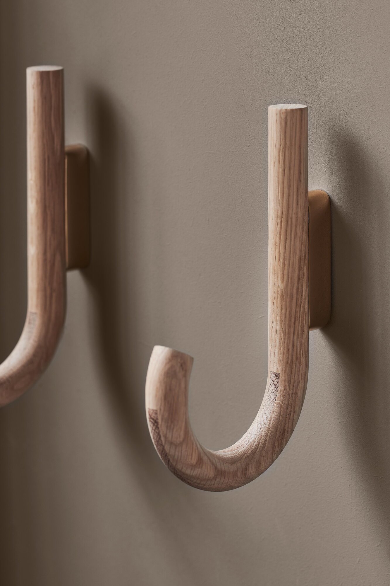 Gejst Hook hanger, oak - brass | Finnish Design Shop