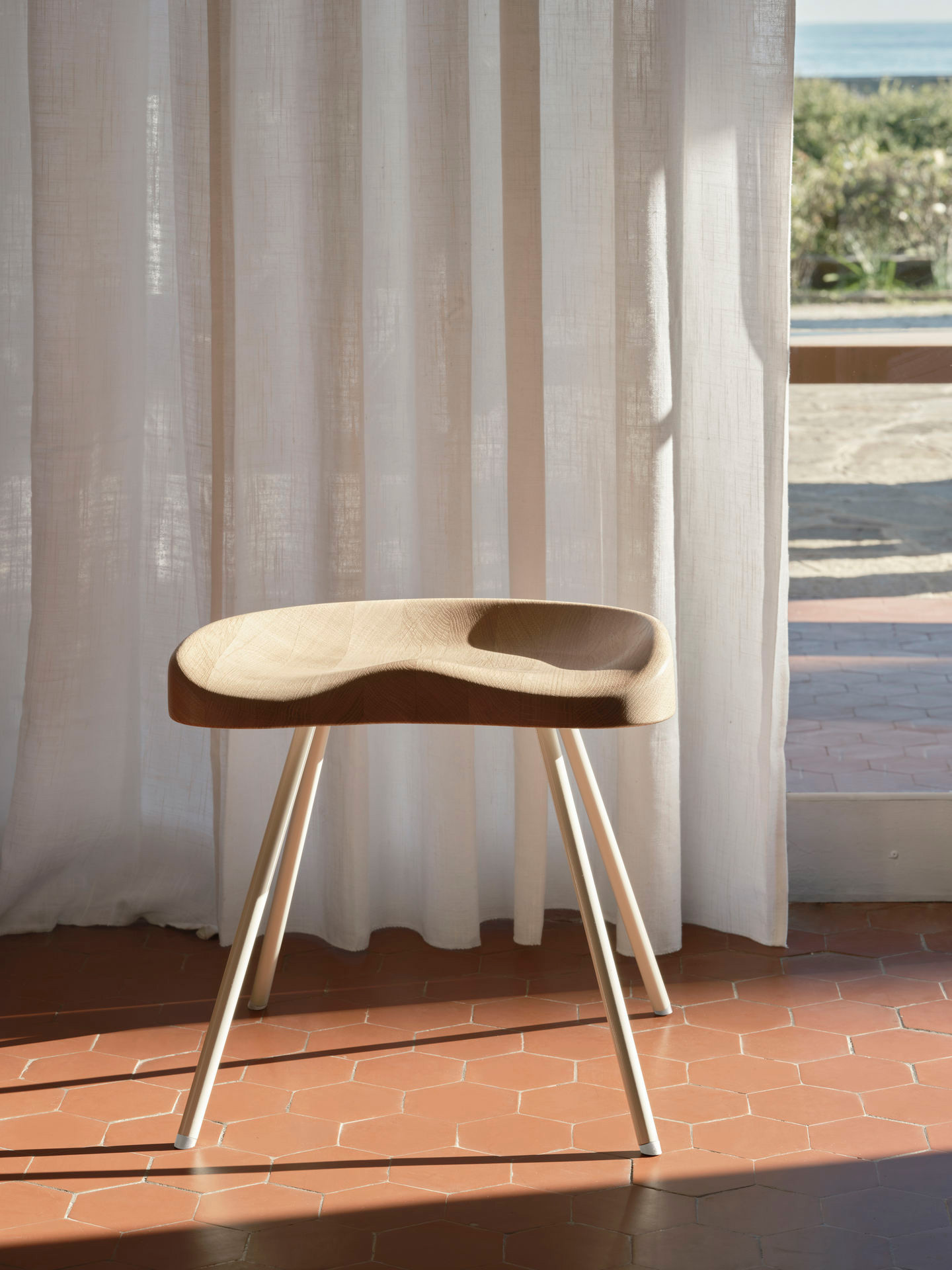 Vitra Tabouret 307 stool, natural oak | Finnish Design Shop