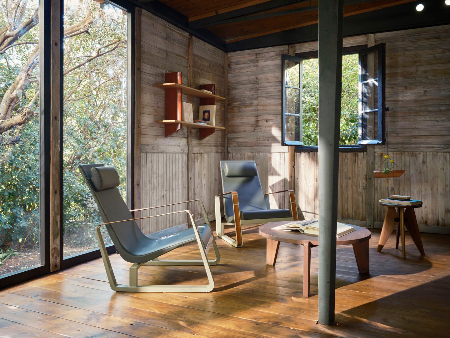 Vitra Rayonnage Mural shelf, Japanese red - oak | Finnish Design Shop