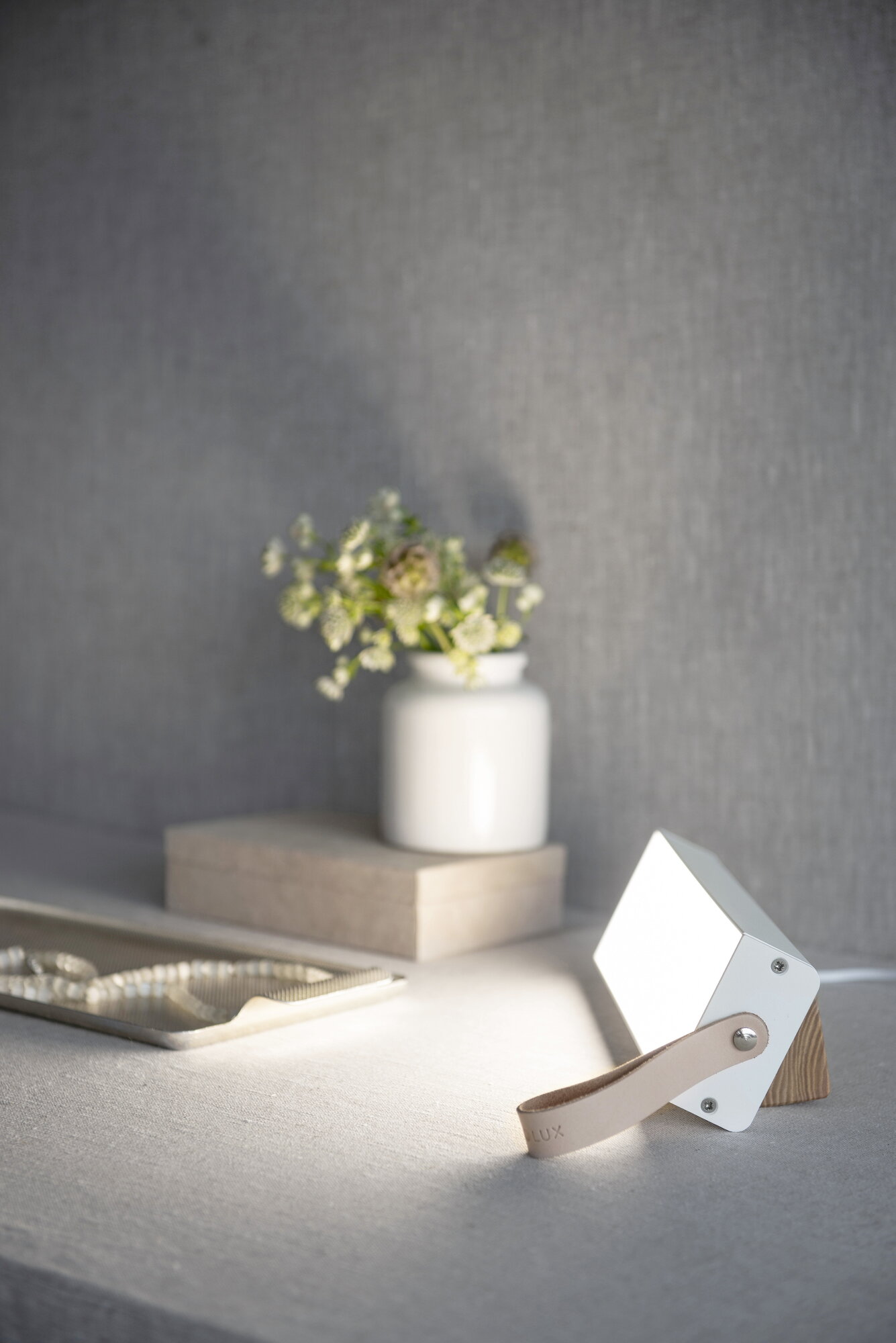 Innolux Valovoima Mini DTW ljusterapilampa, vit | Finnish Design Shop