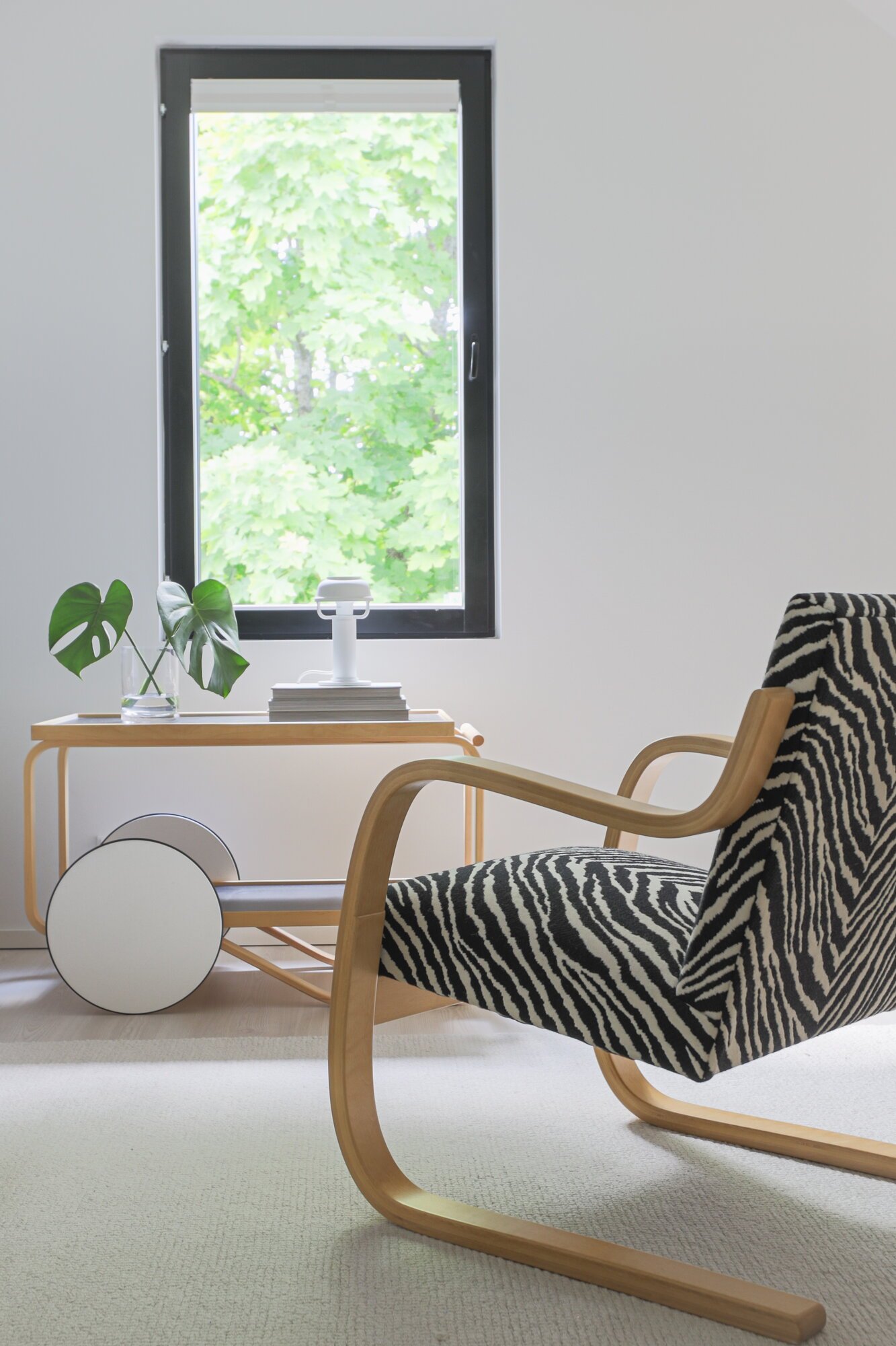 Artek Aalto nojatuoli 402, hunajapetsattu - Zebra | Finnish Design Shop