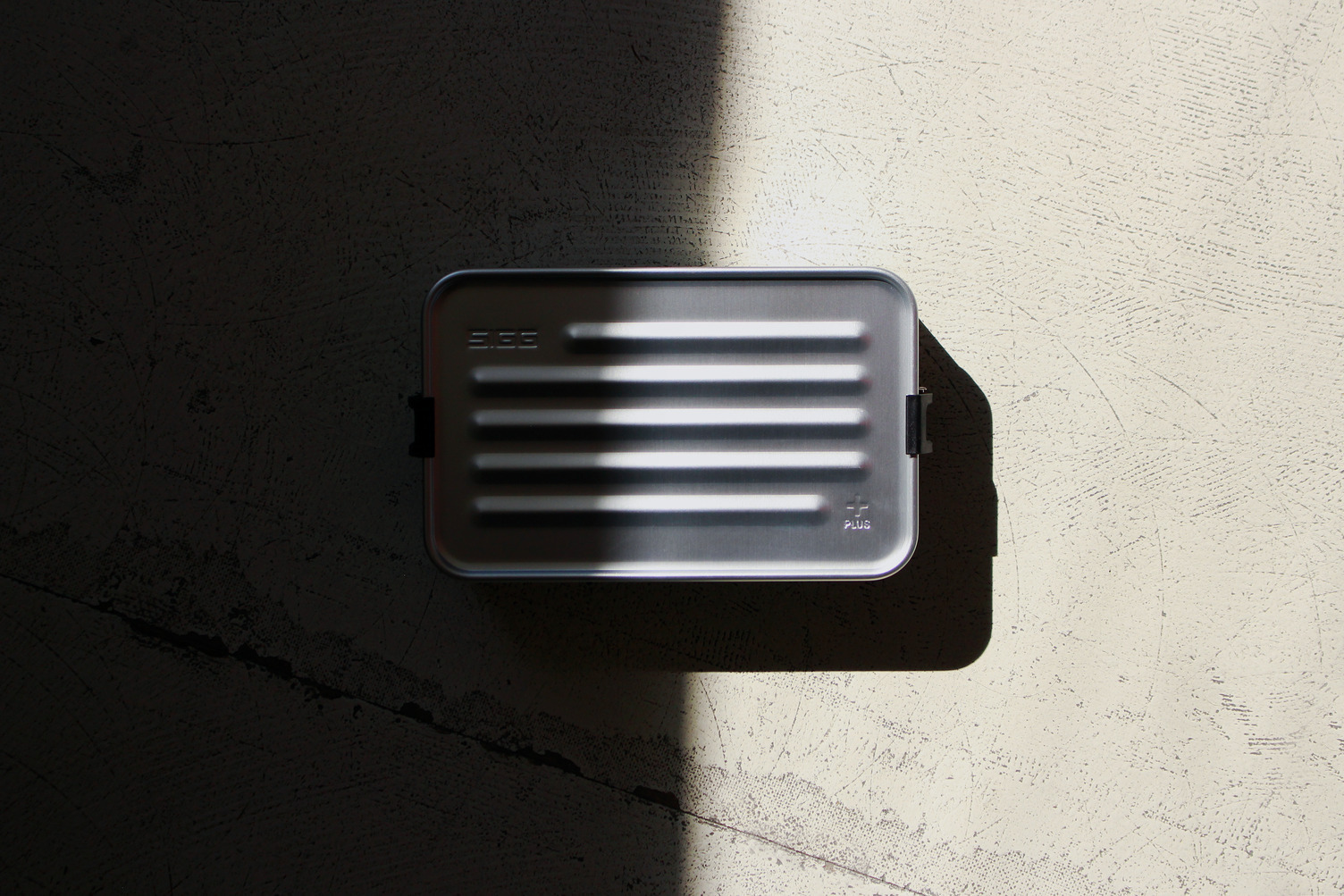 SIGG Metal Box Plus, L, aluminum | Finnish Design Shop