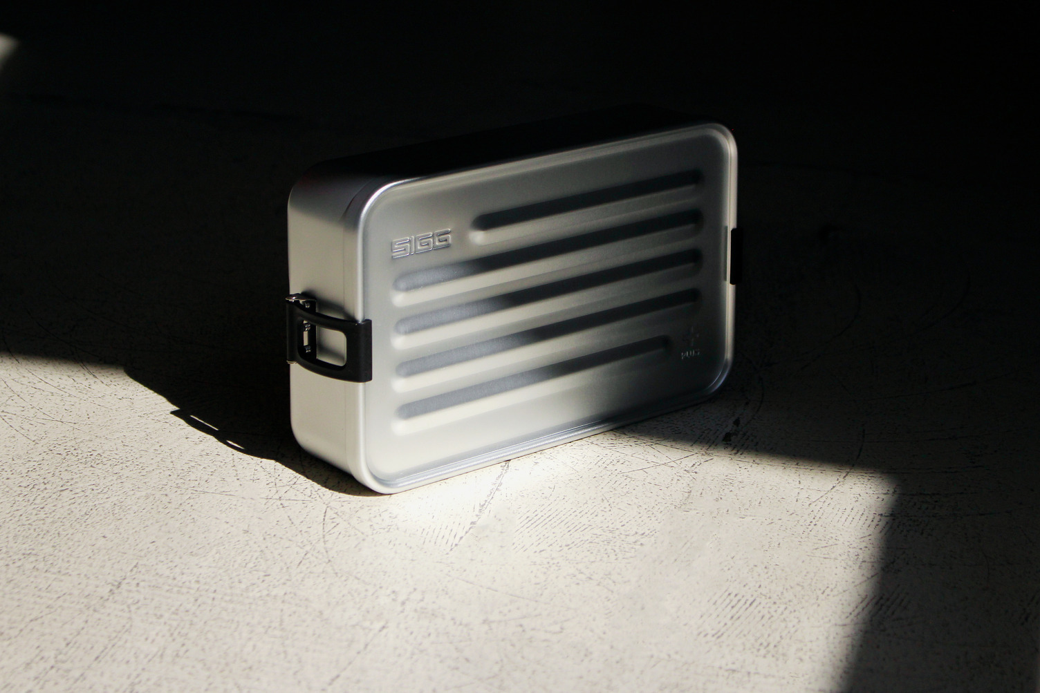 SIGG Metal Box Plus, L, aluminum | Finnish Design Shop