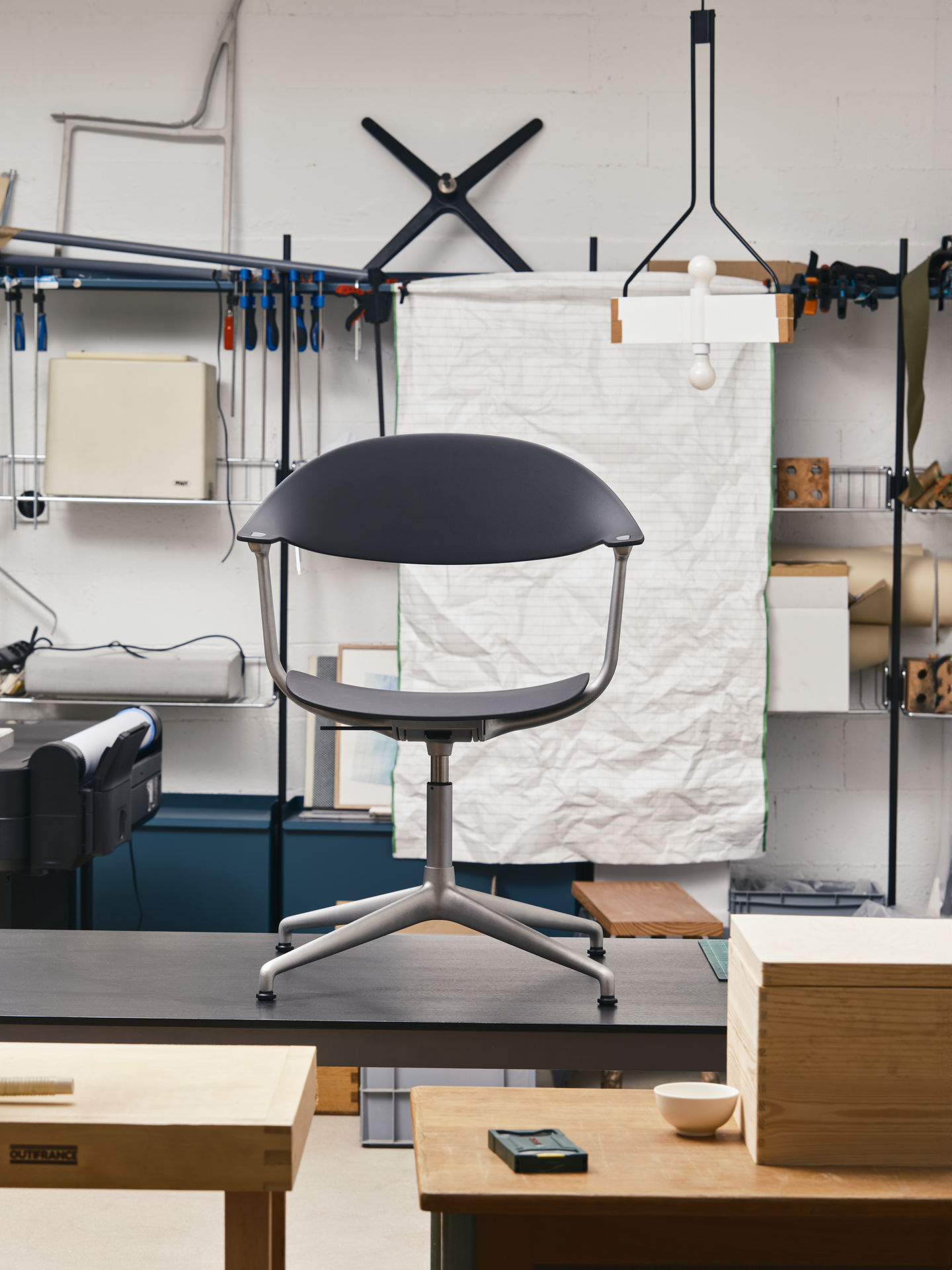 Vitra Mynt tuoli, 4-sakarainen runko, basic dark RE - alumiini ...