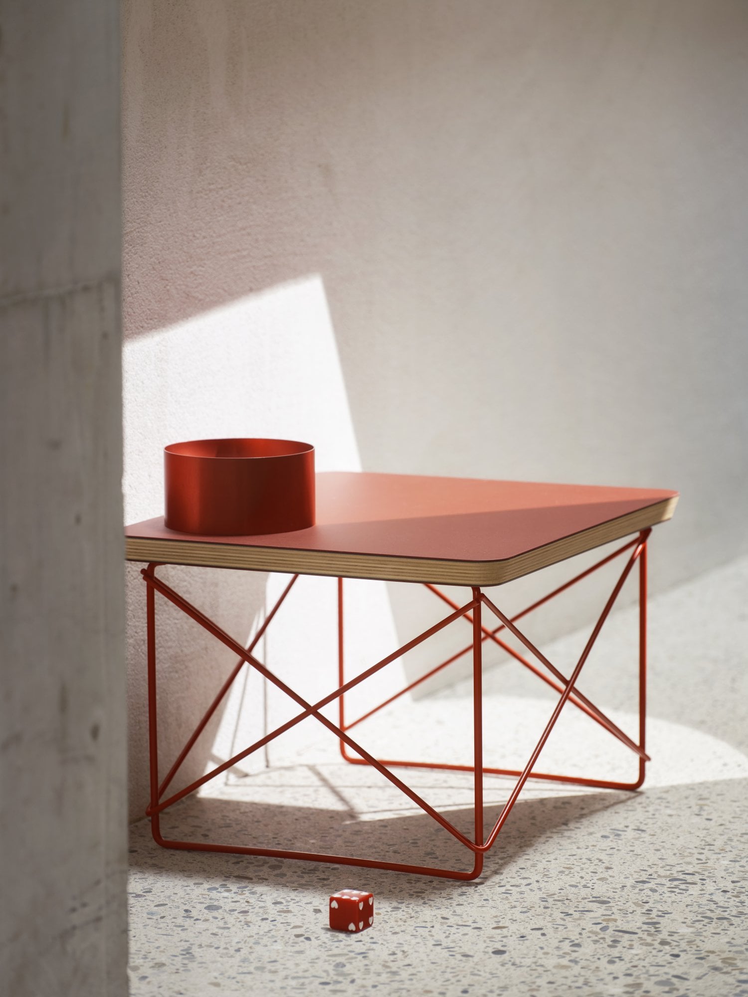 Vitra Tavolino Eames LTR, linoleum mattone scuro - rosso classico Eames ...