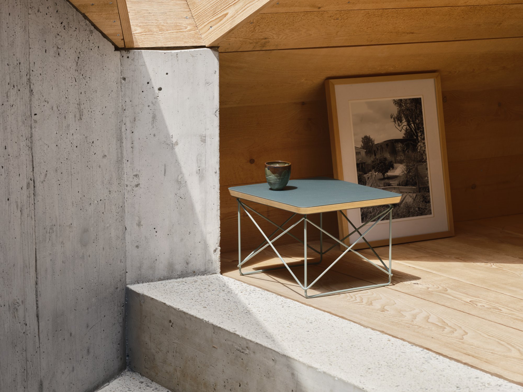 Vitra Eames LTR Occasional table, smoke blue linoleum - sky blue ...